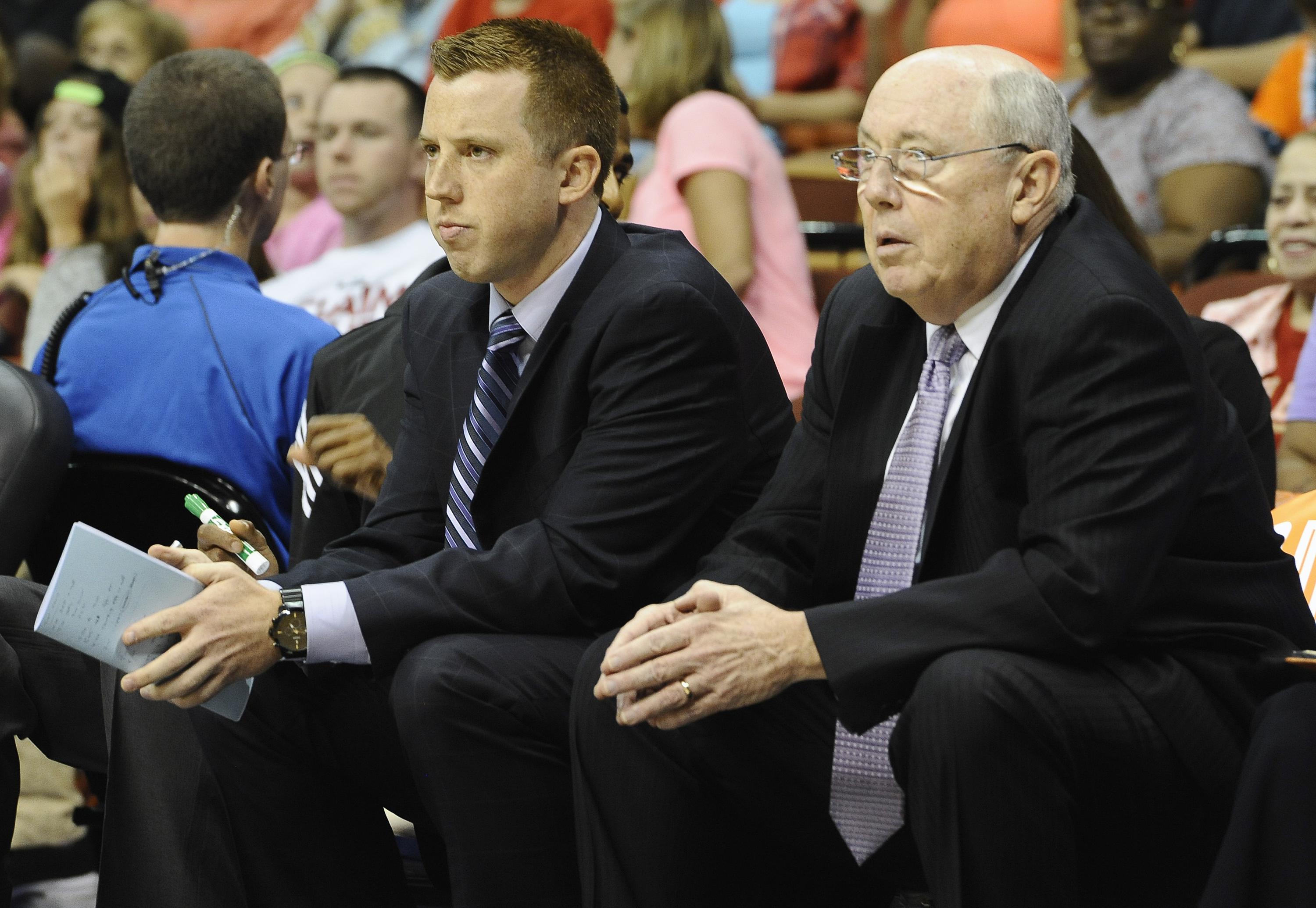 Mystics' Eric Thibault named head coach, dad Mike remains GM | AP News