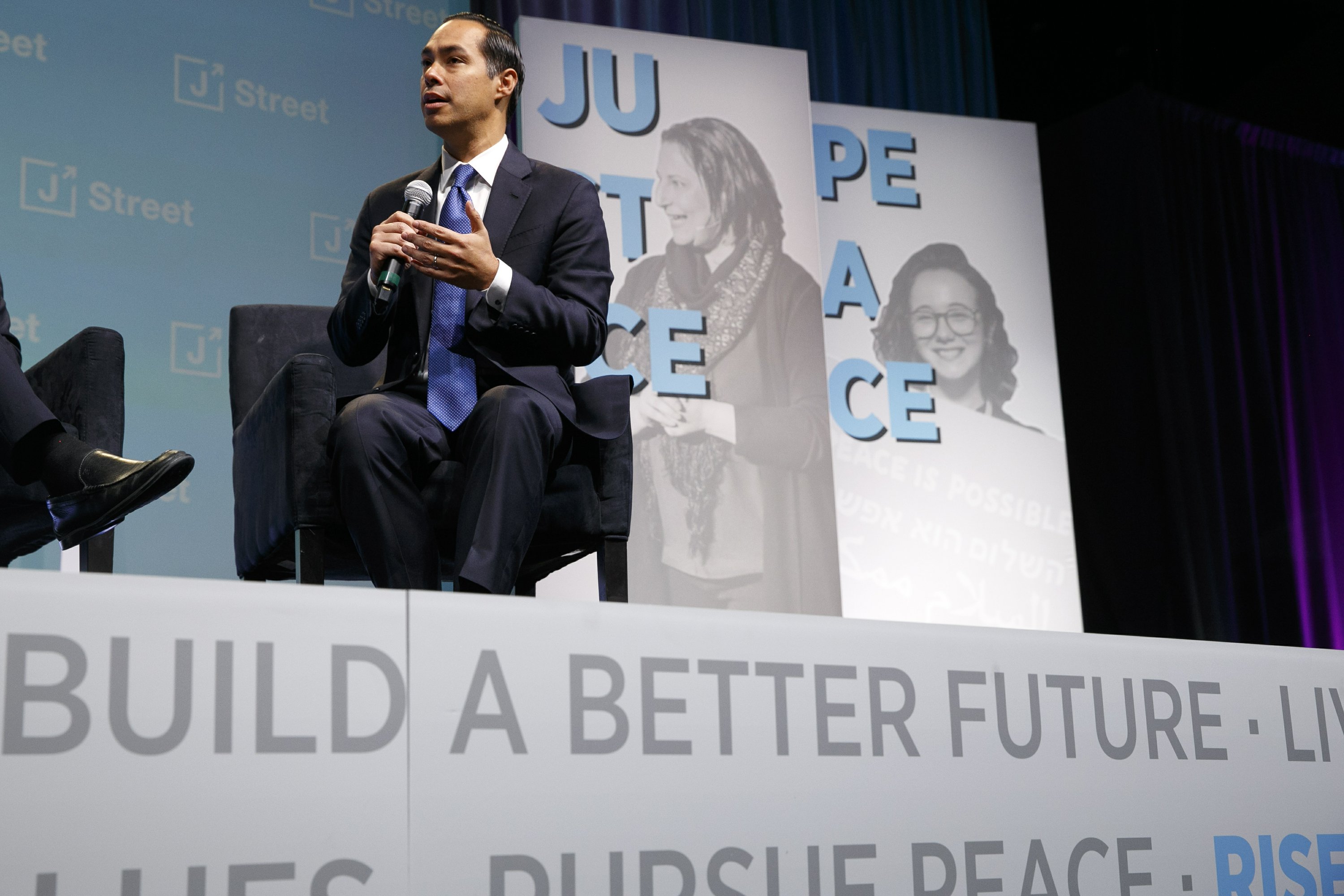 Castro says he raised $800,000 to stay in presidential race | AP News