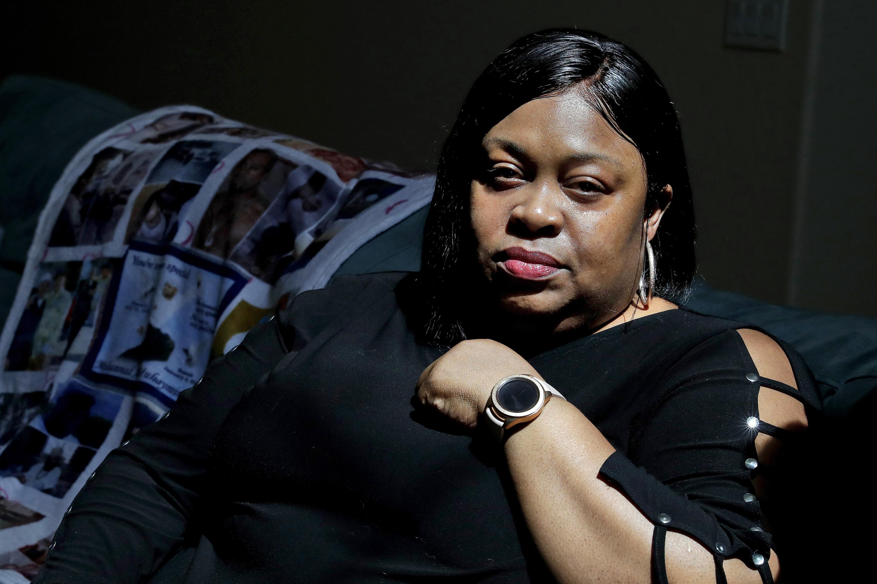 Phoenix to pay $5M in lawsuit over man’s death during arrest | AP News