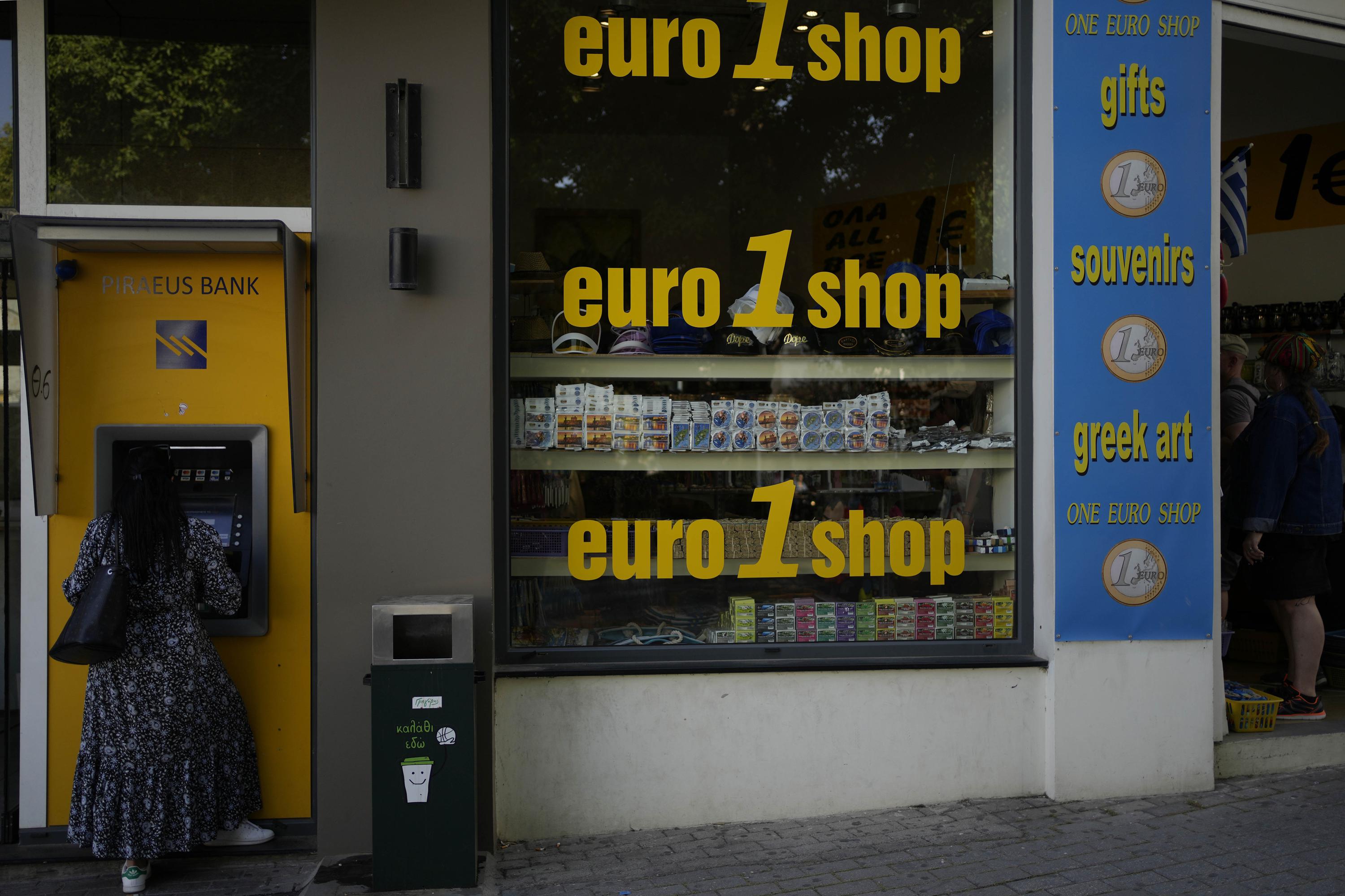 Inflation hits record 10% in 19 EU countries using euro | AP News