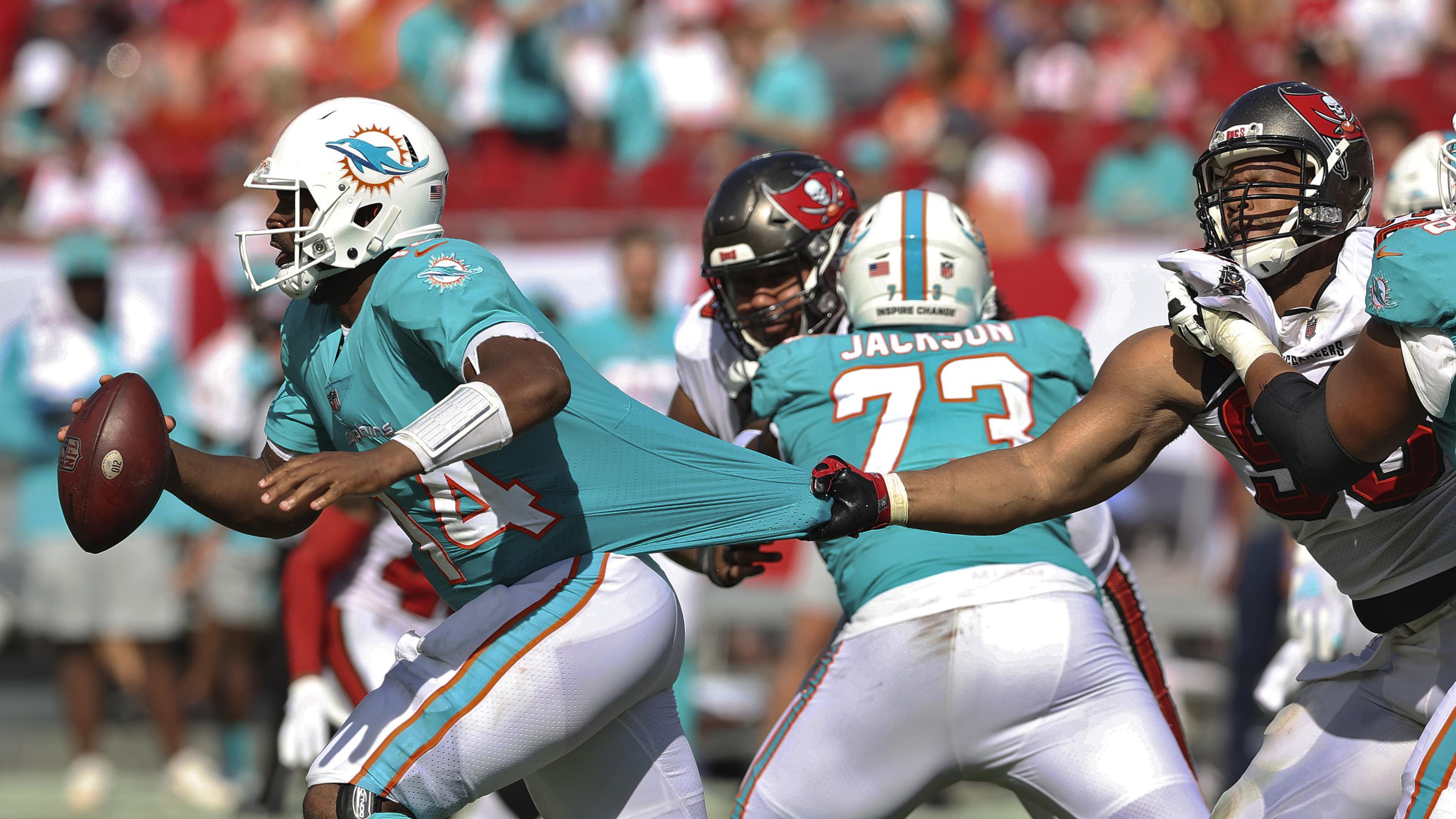 Losers of 4 straight, Dolphins seeing bad come in bunches | AP News