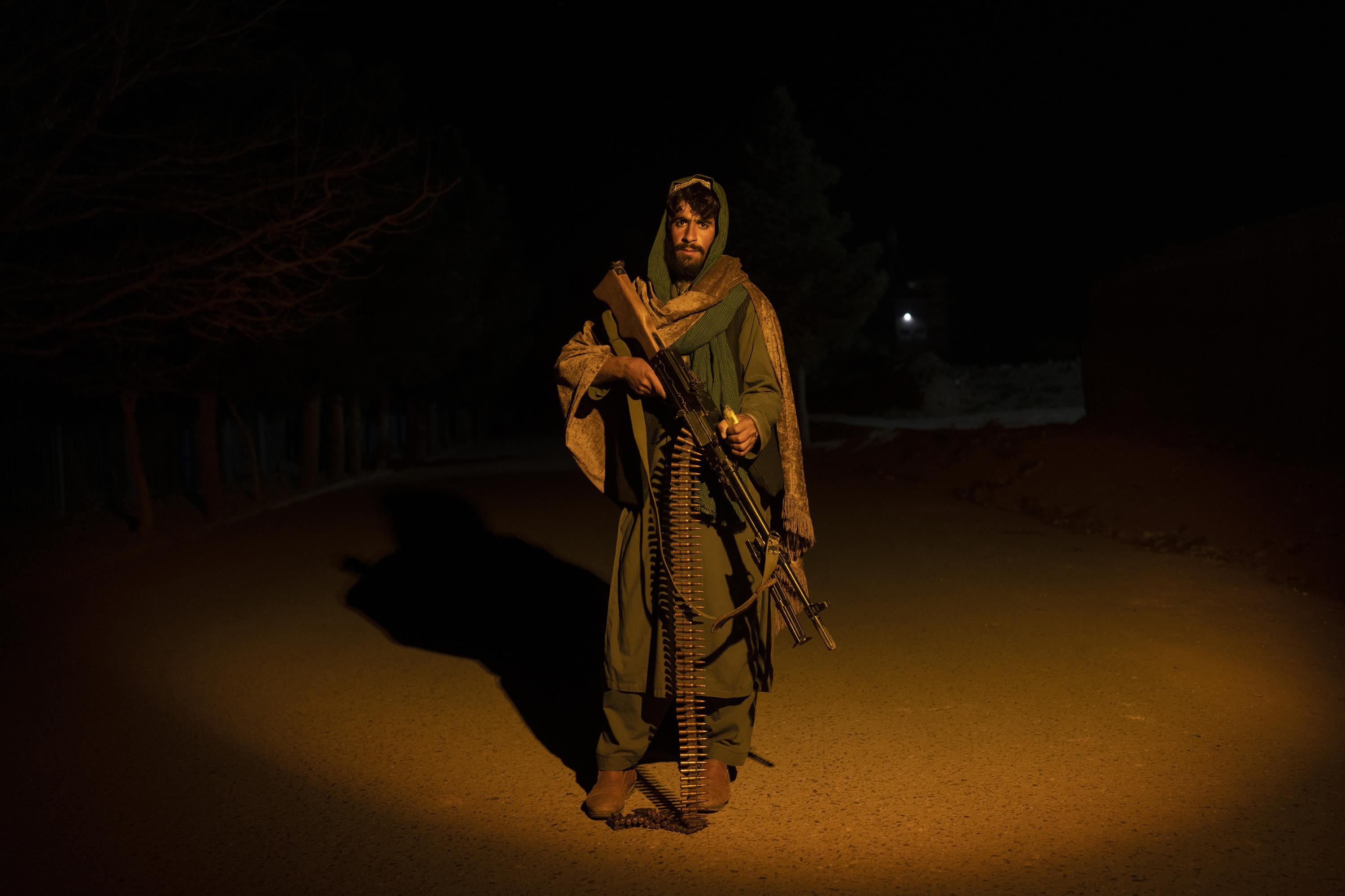 AP PHOTOS: Afghan Taliban fighters now man urban checkpoints | AP News
