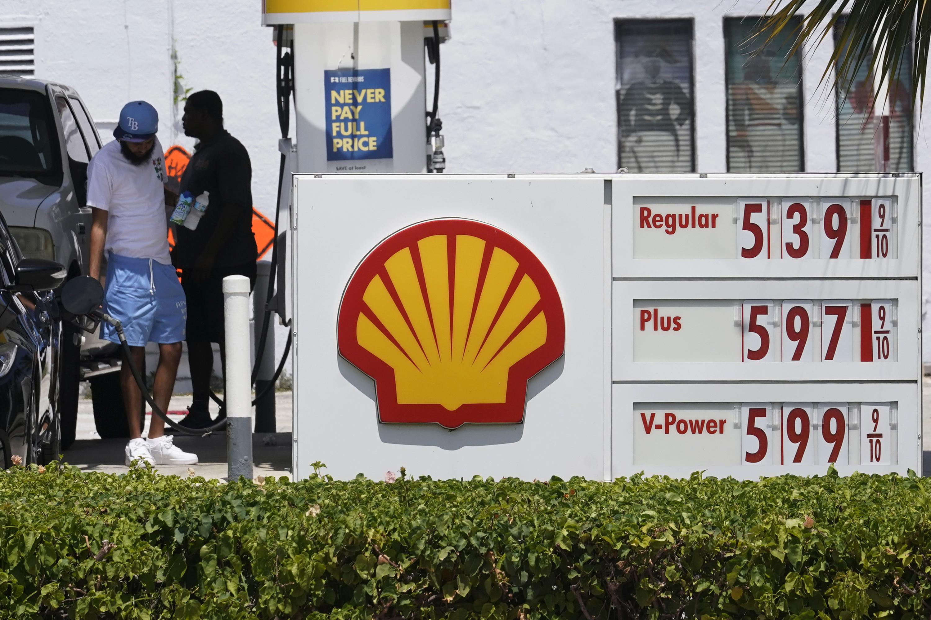 Shell posts record earnings again as energy prices soar | AP News