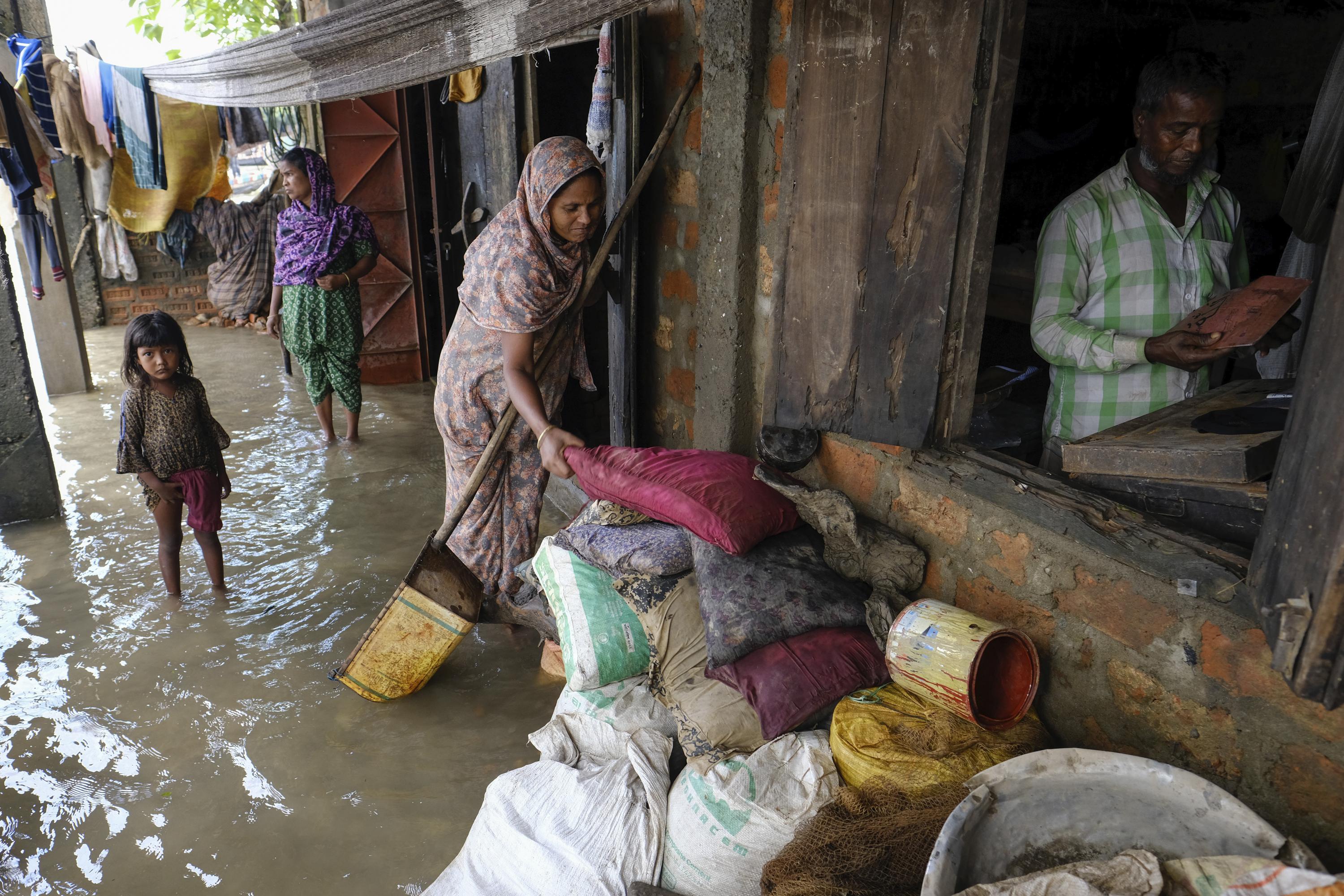 Water receding slowly in flood-hit northeast Bangladesh | AP News