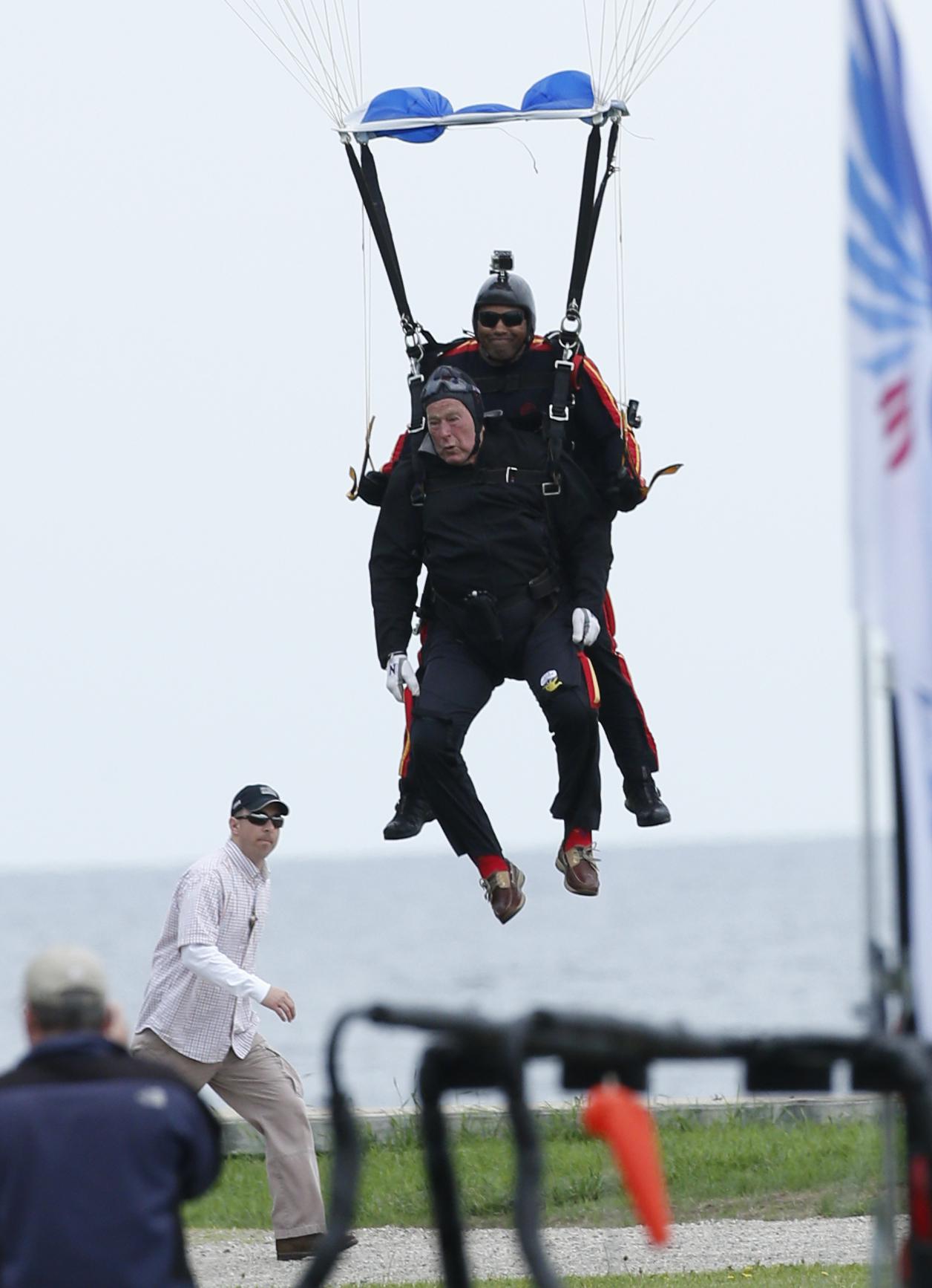 90-year-old ex-president Bush makes parachute jump | AP News