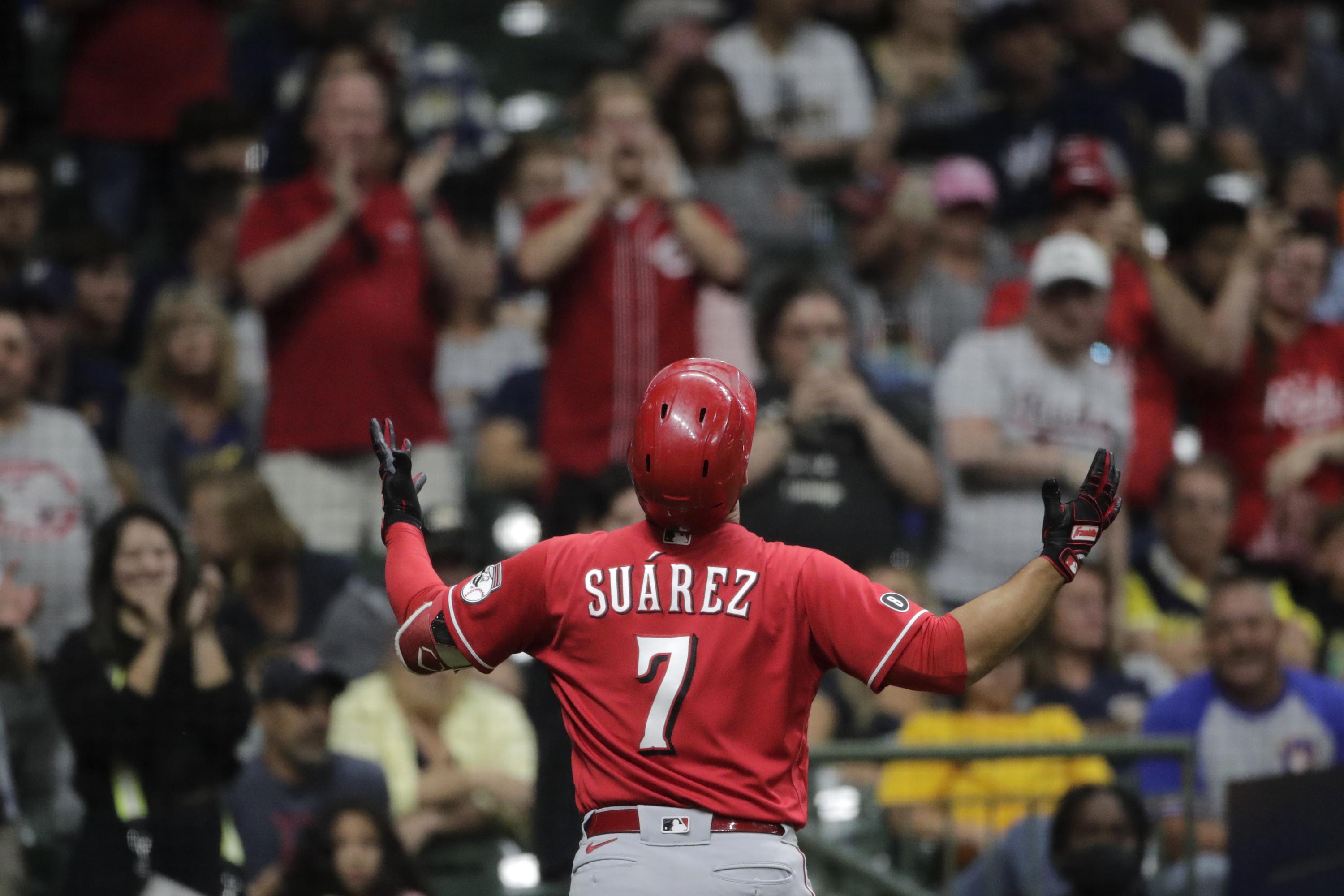 Reds heat up, chipping away at Brewers' lead in NL Central | AP News
