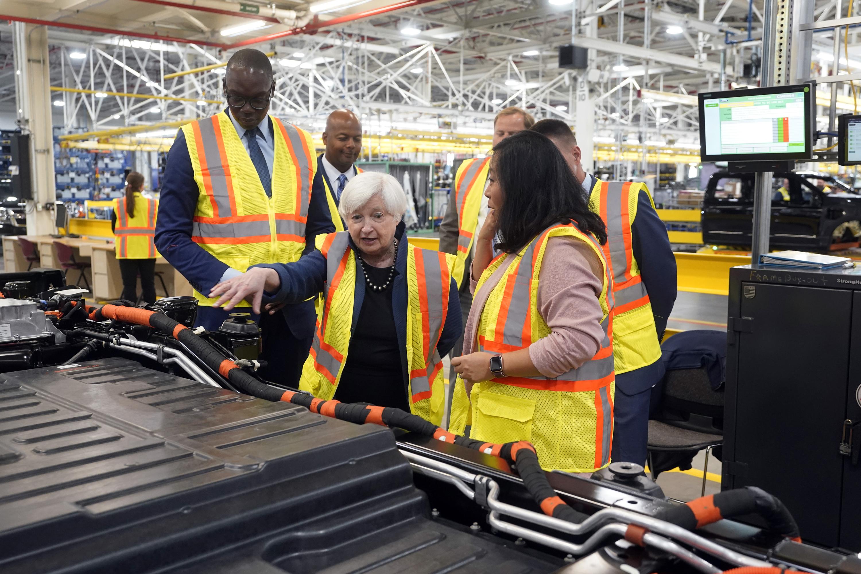 Yellen pushes Biden economic plans in battleground Michigan | AP News
