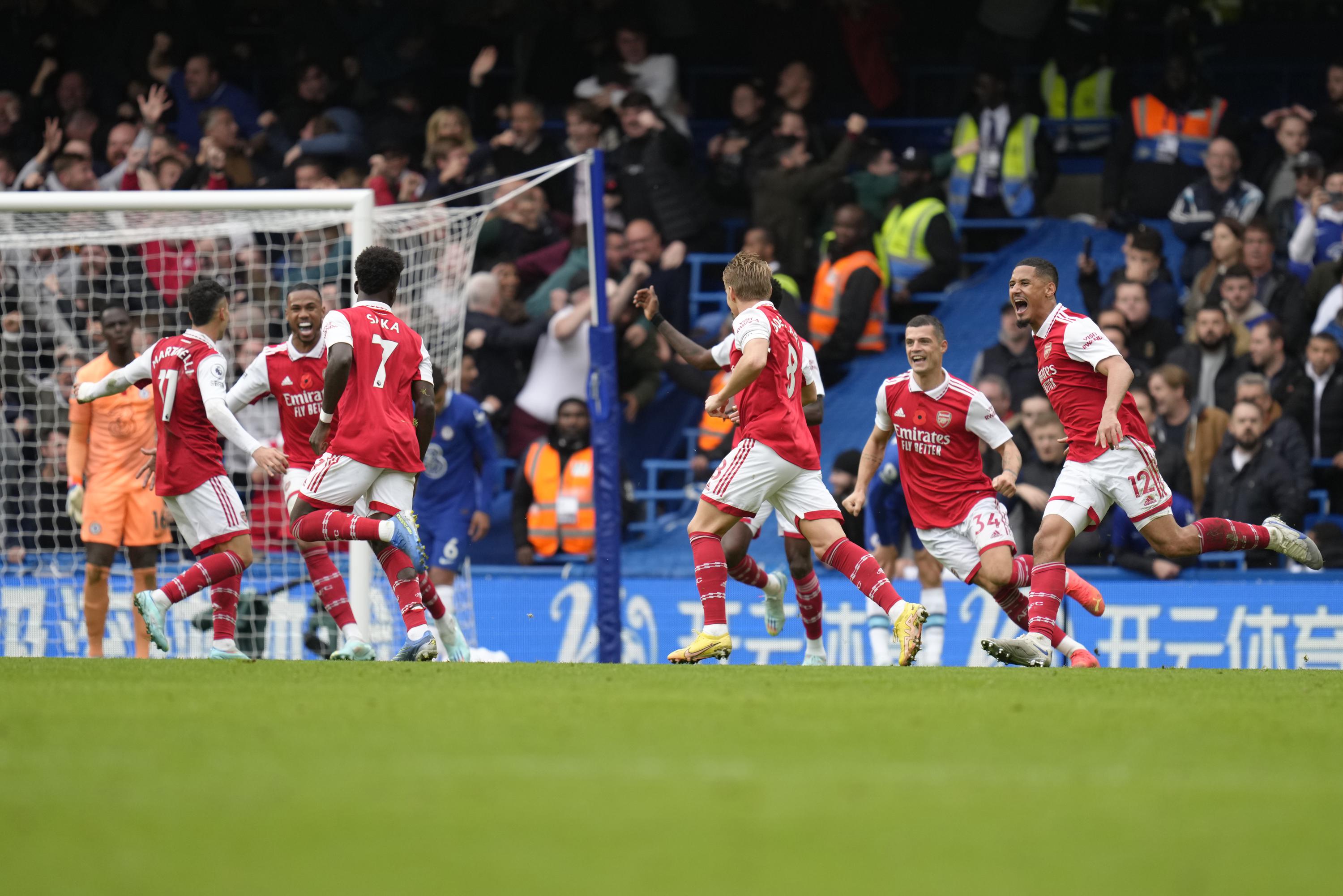 Gabriel's goal keeps Arsenal top with 1-0 win at Chelsea | AP News