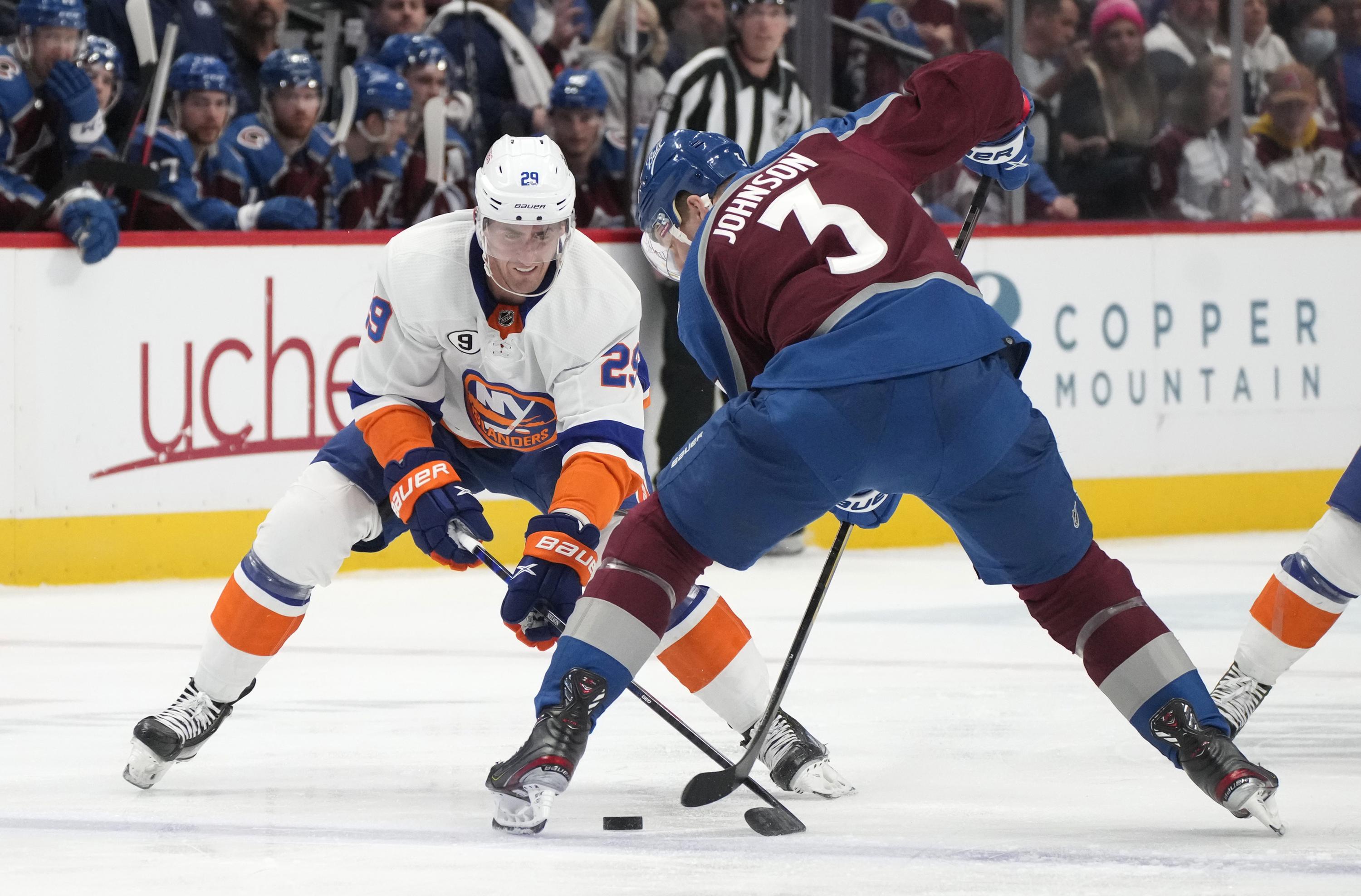 Burakovsky's late goal lifts Avalanche over Islanders 5-3 | AP News