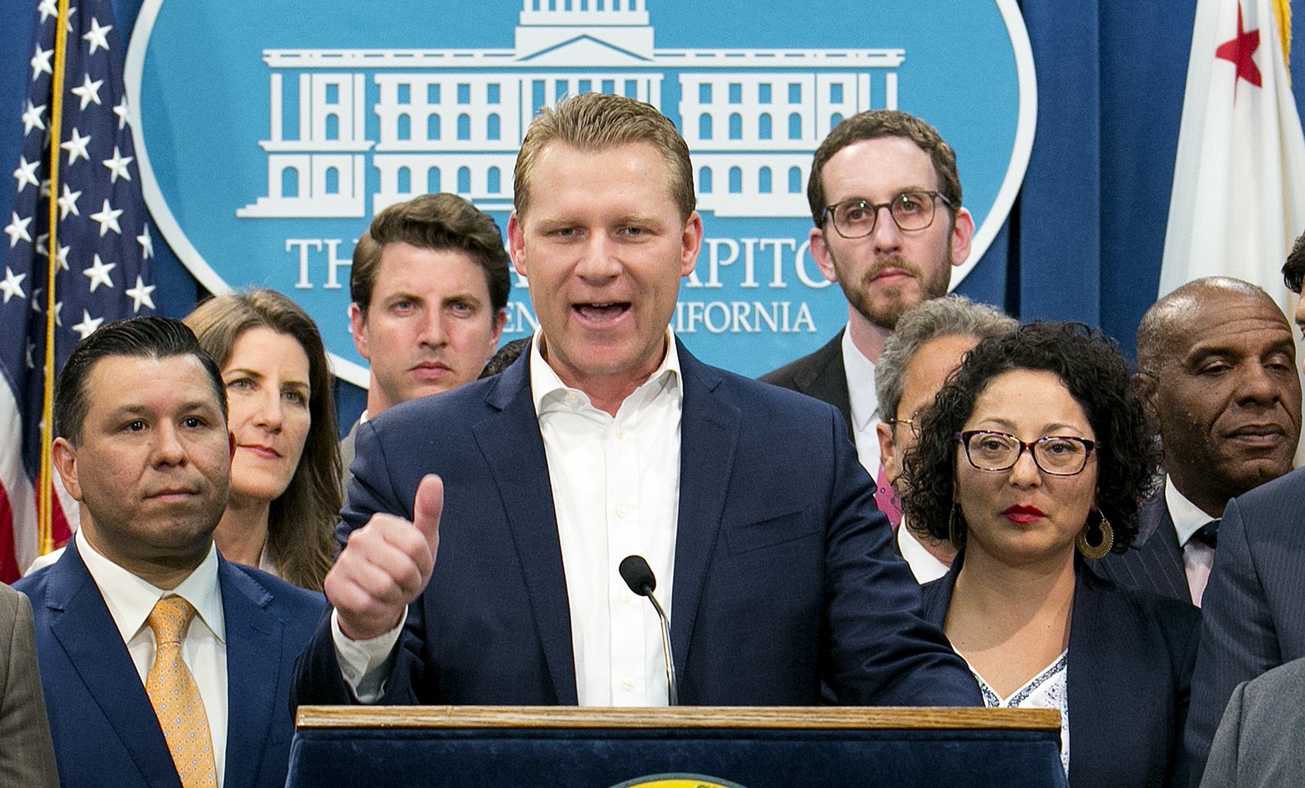 Former California GOP legislative leader changes to no party | AP News