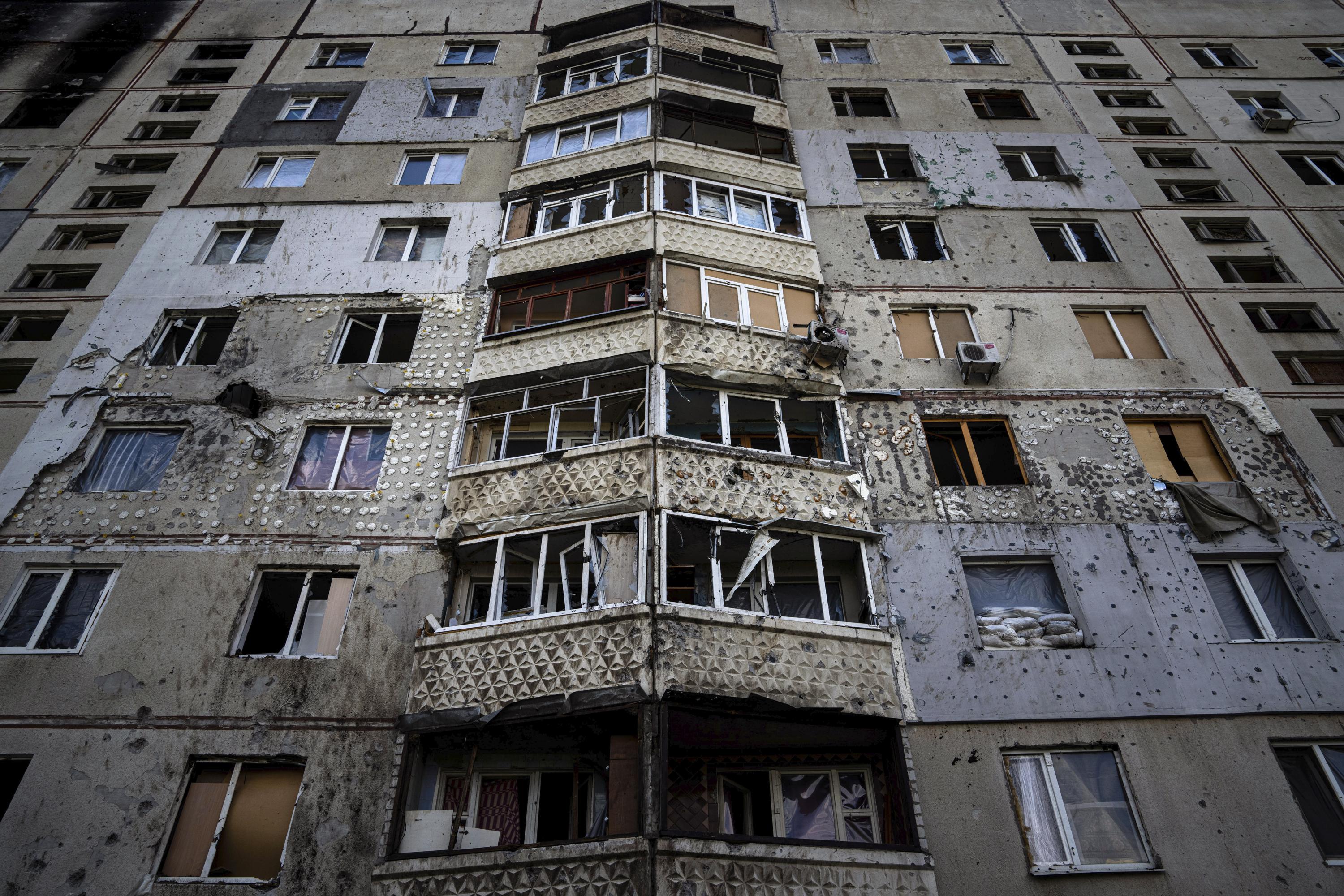 Ukrainians cling to life at front line: 'We are patriots' | AP News