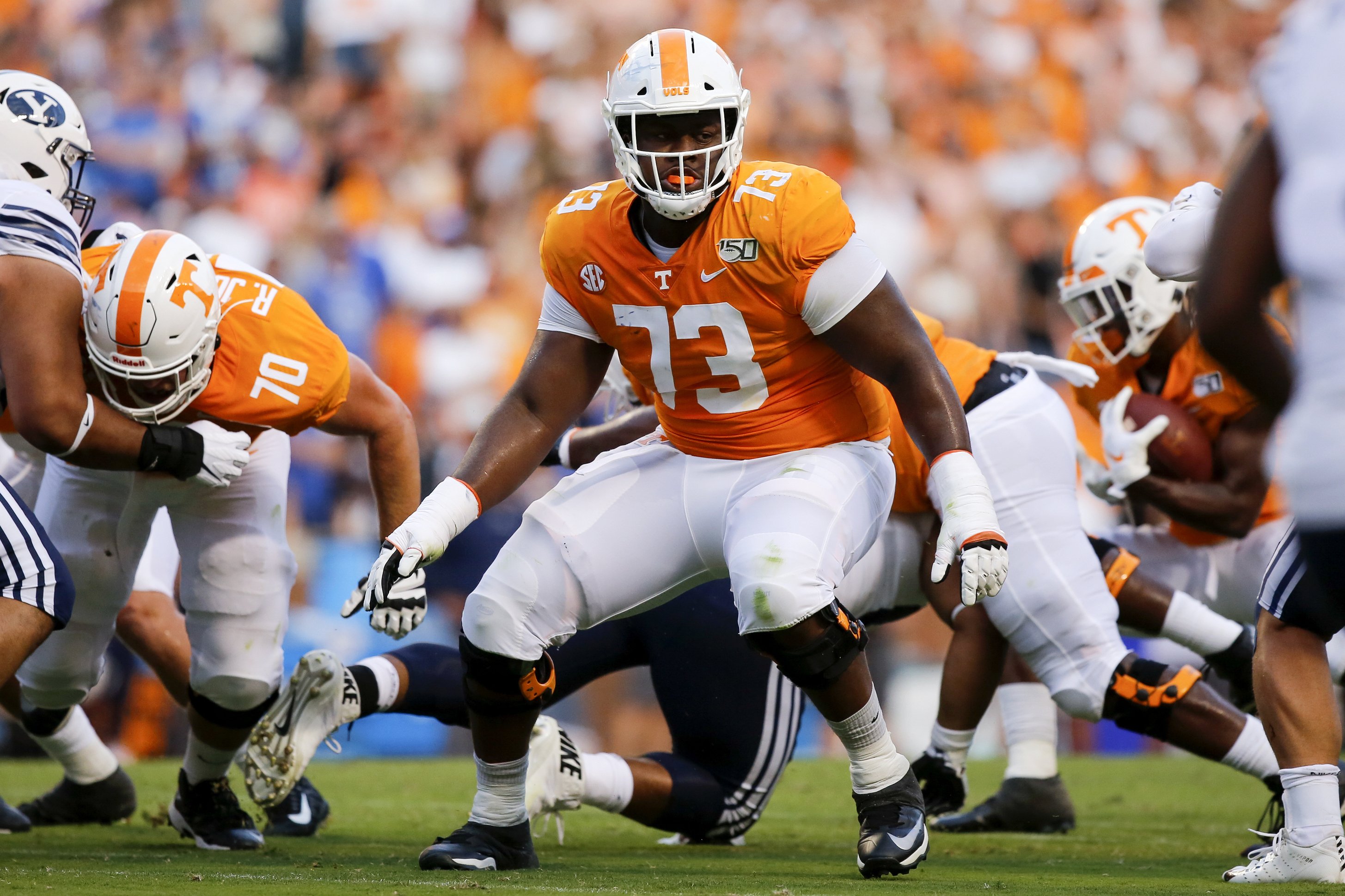 Vols' offensive line preparing for matchup vs No. 9 Florida | AP News