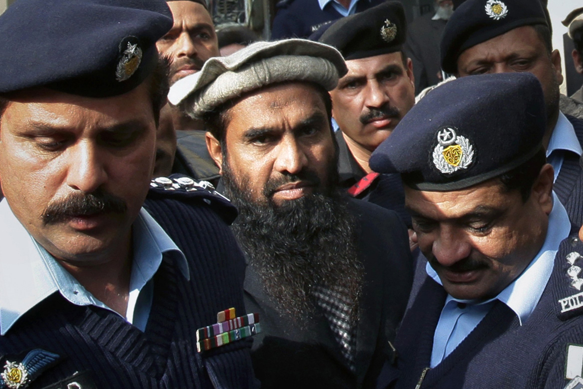 Pakistan arrests key militant on terror financing charges | AP News
