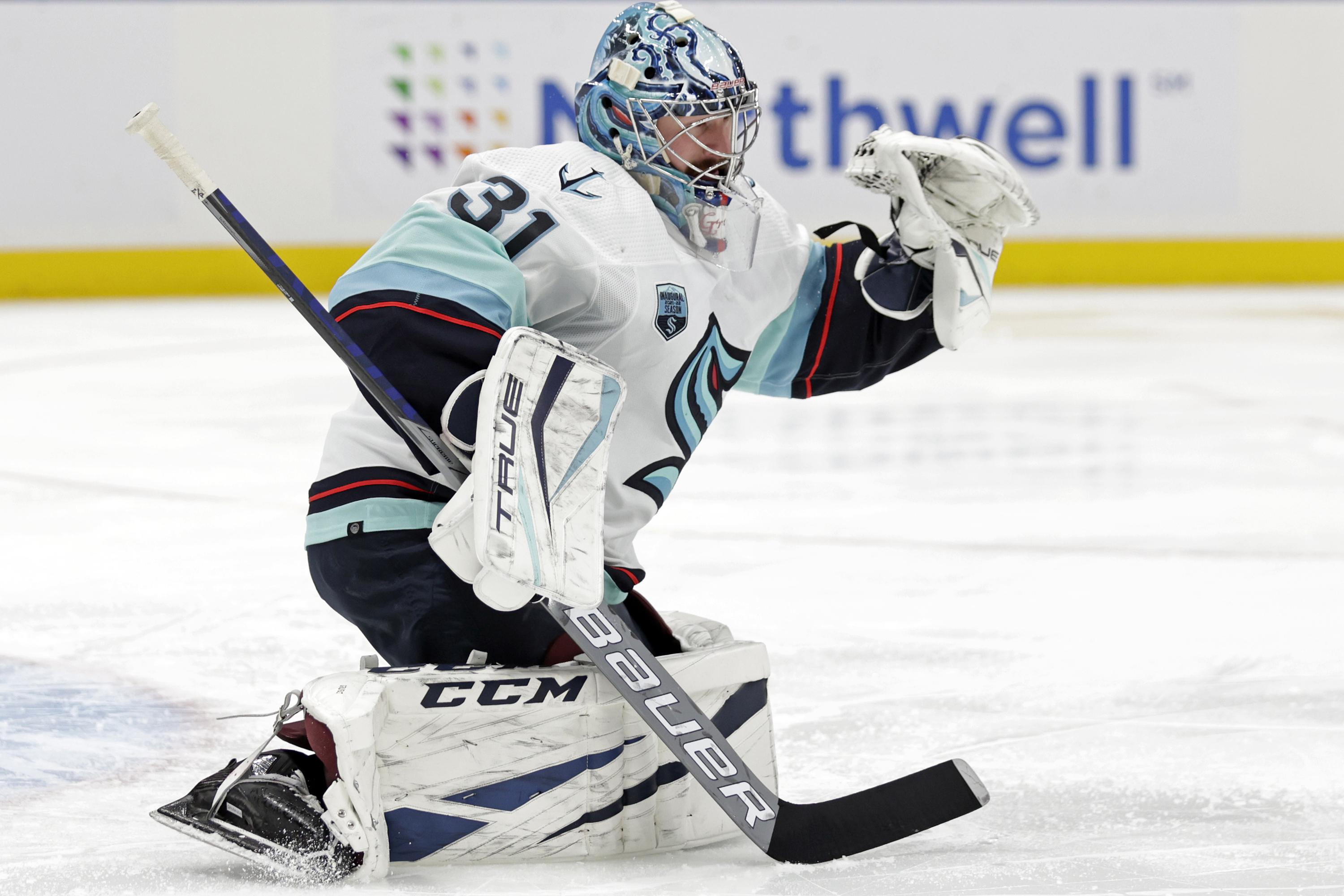 Grubauer, Kraken blank Isles 3-0 for franchise's 1st shutout | AP News