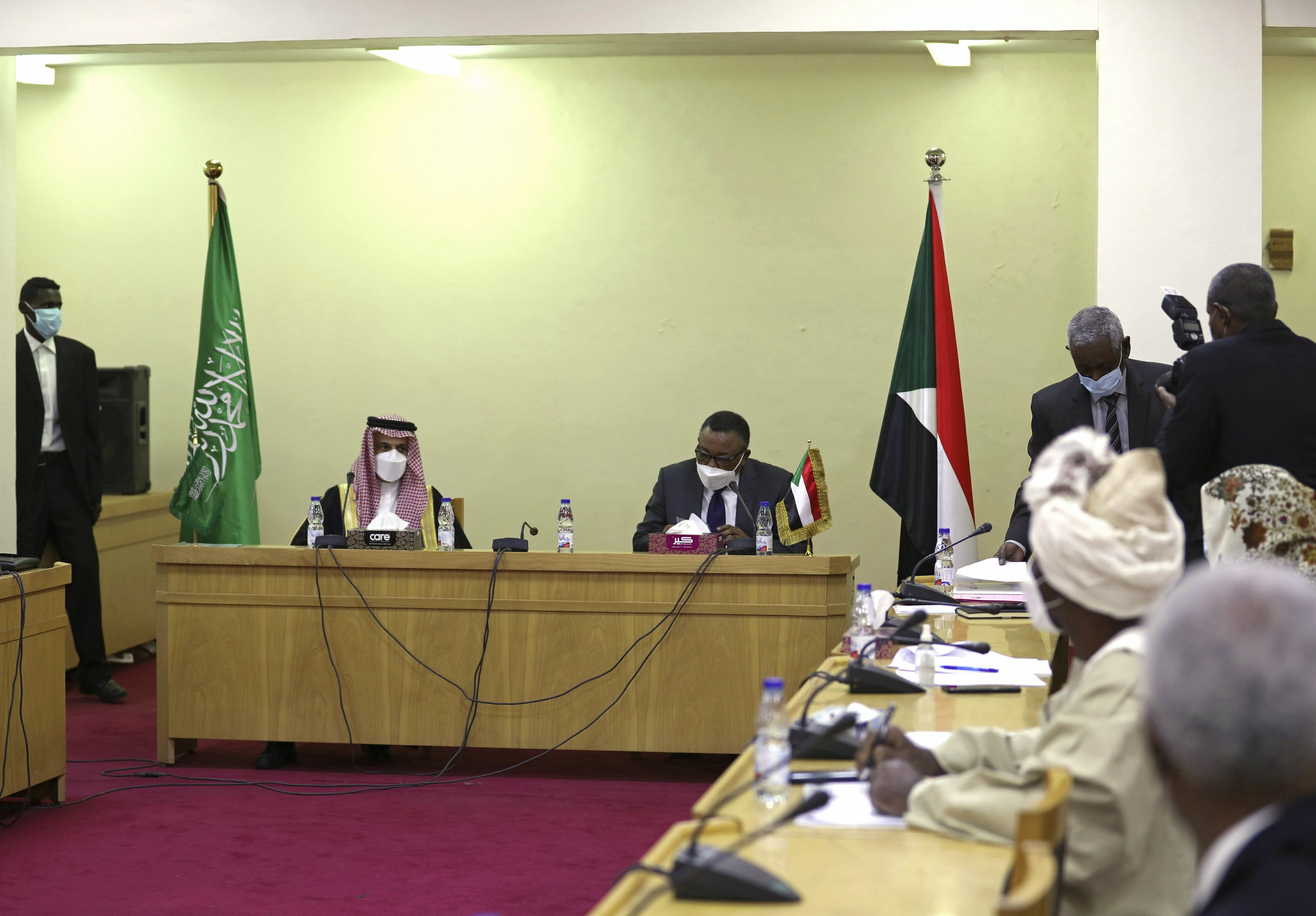 Top Saudi diplomat on 1st Sudan visit since al-Bashir ouster | AP News
