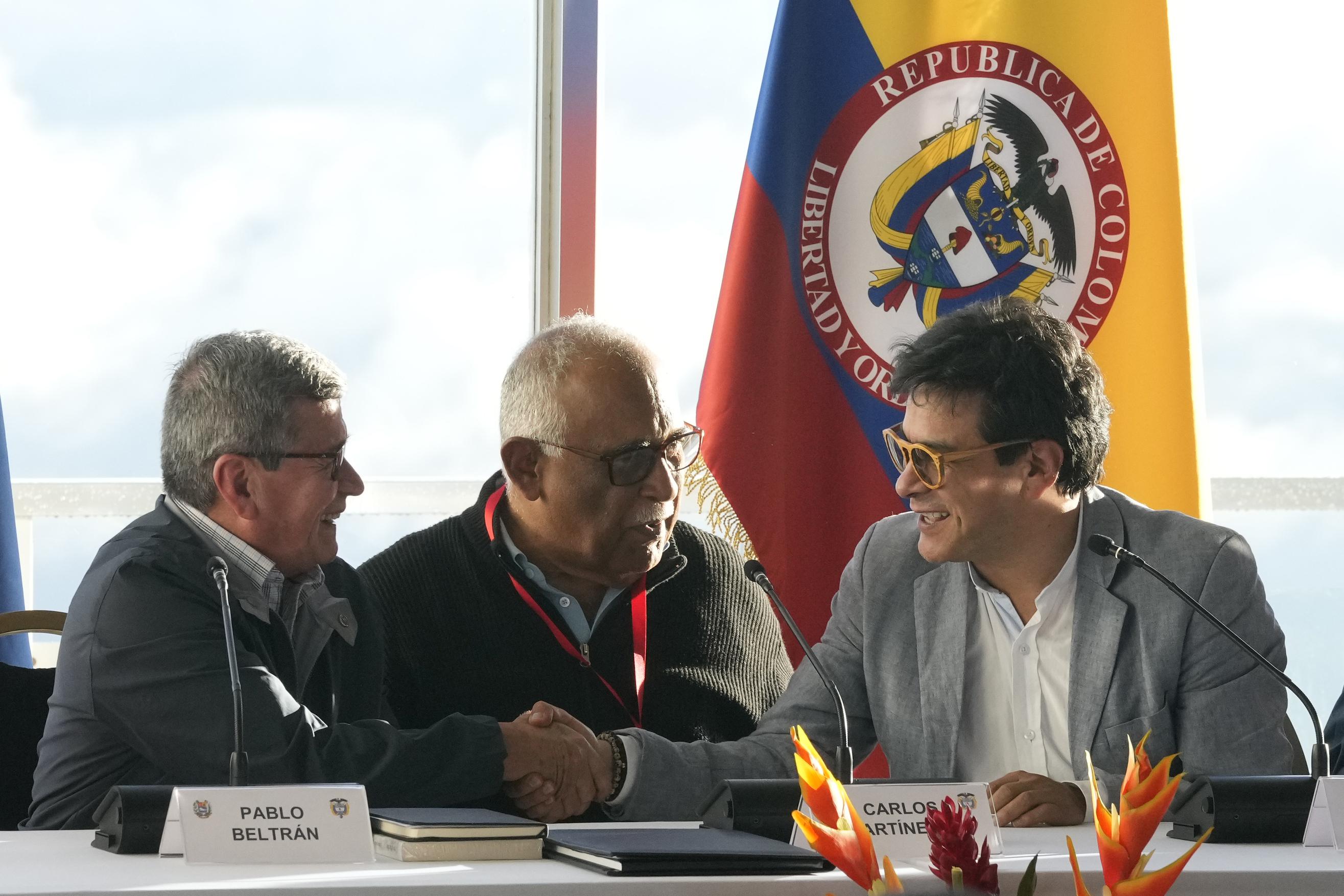 Colombian government, guerrilla group resume peace talks | AP News