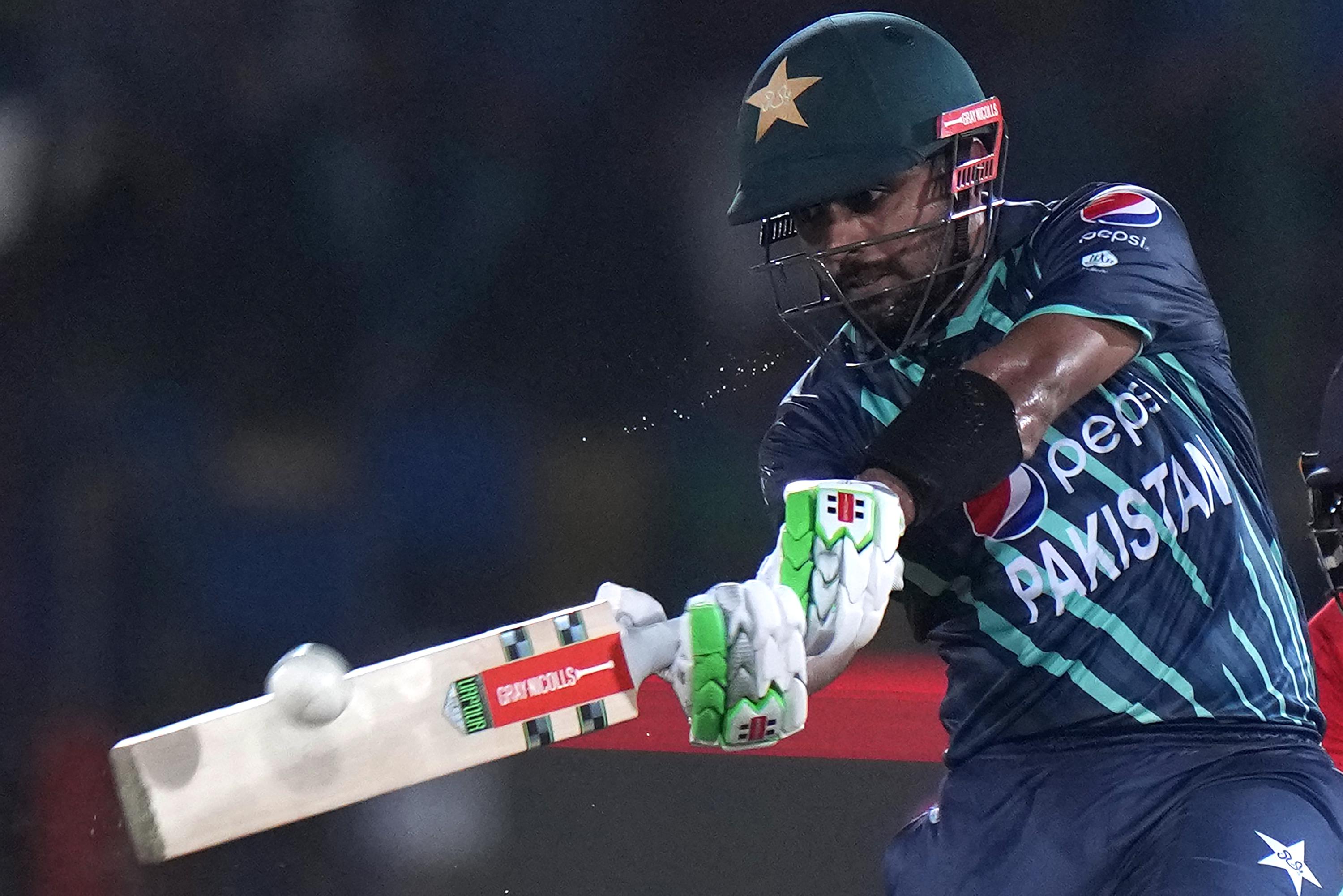 Babar and Rizwan lead Pakistan to big win over England | AP News