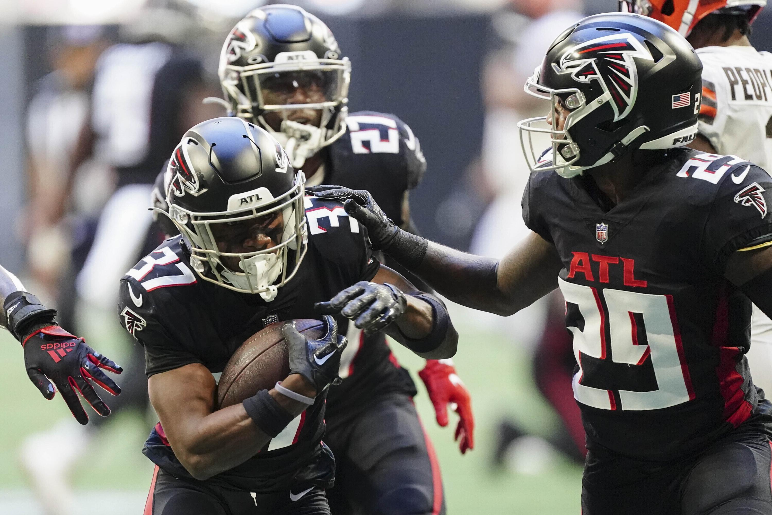 Intercepción de Alford define triunfo de Falcons ante Browns | AP News