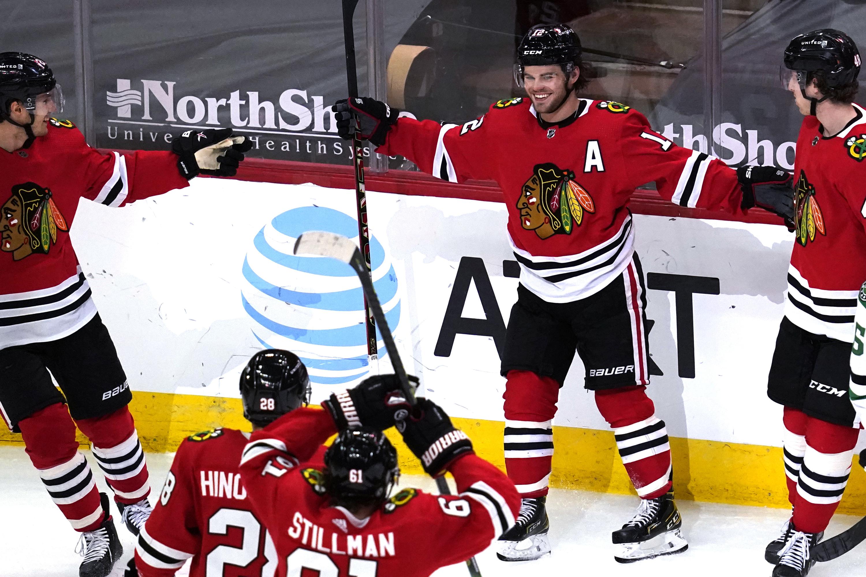 Blackhawks welcome fans back with 4-2 win over Stars