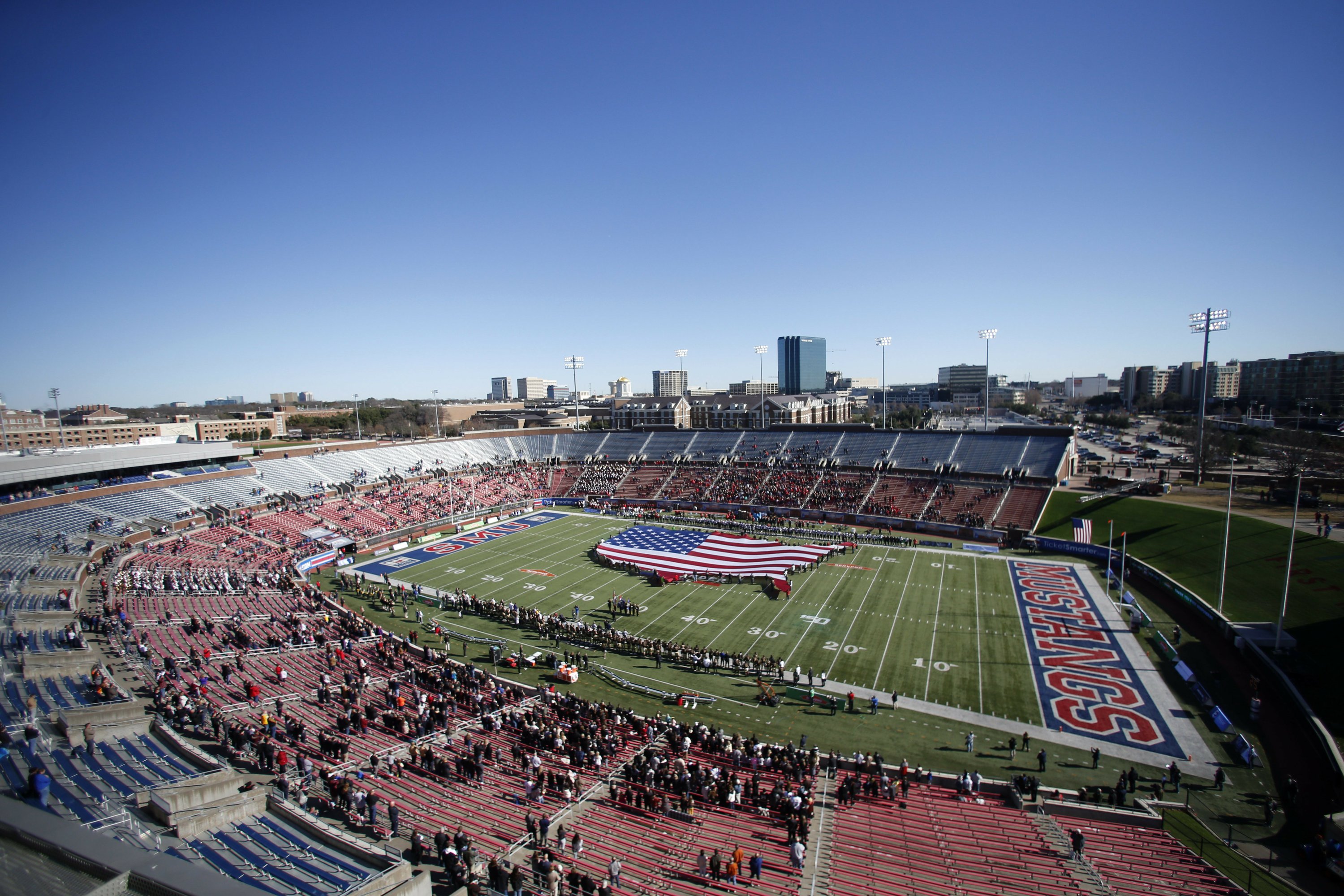 Half-empty stadiums won't stop number of bowls from going up | AP News