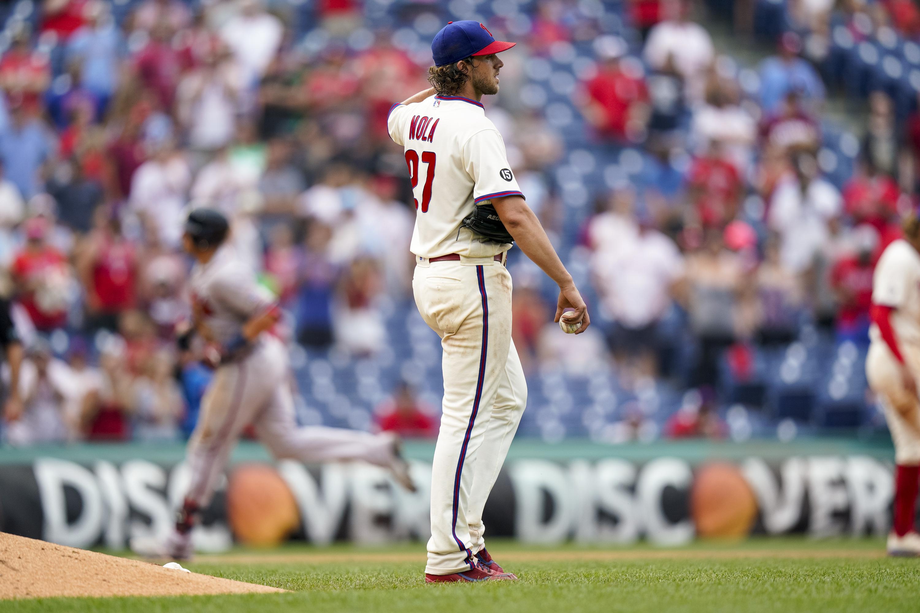 Nola lanza joya por Filis en victoria de 2-1 sobre Atlanta | AP News