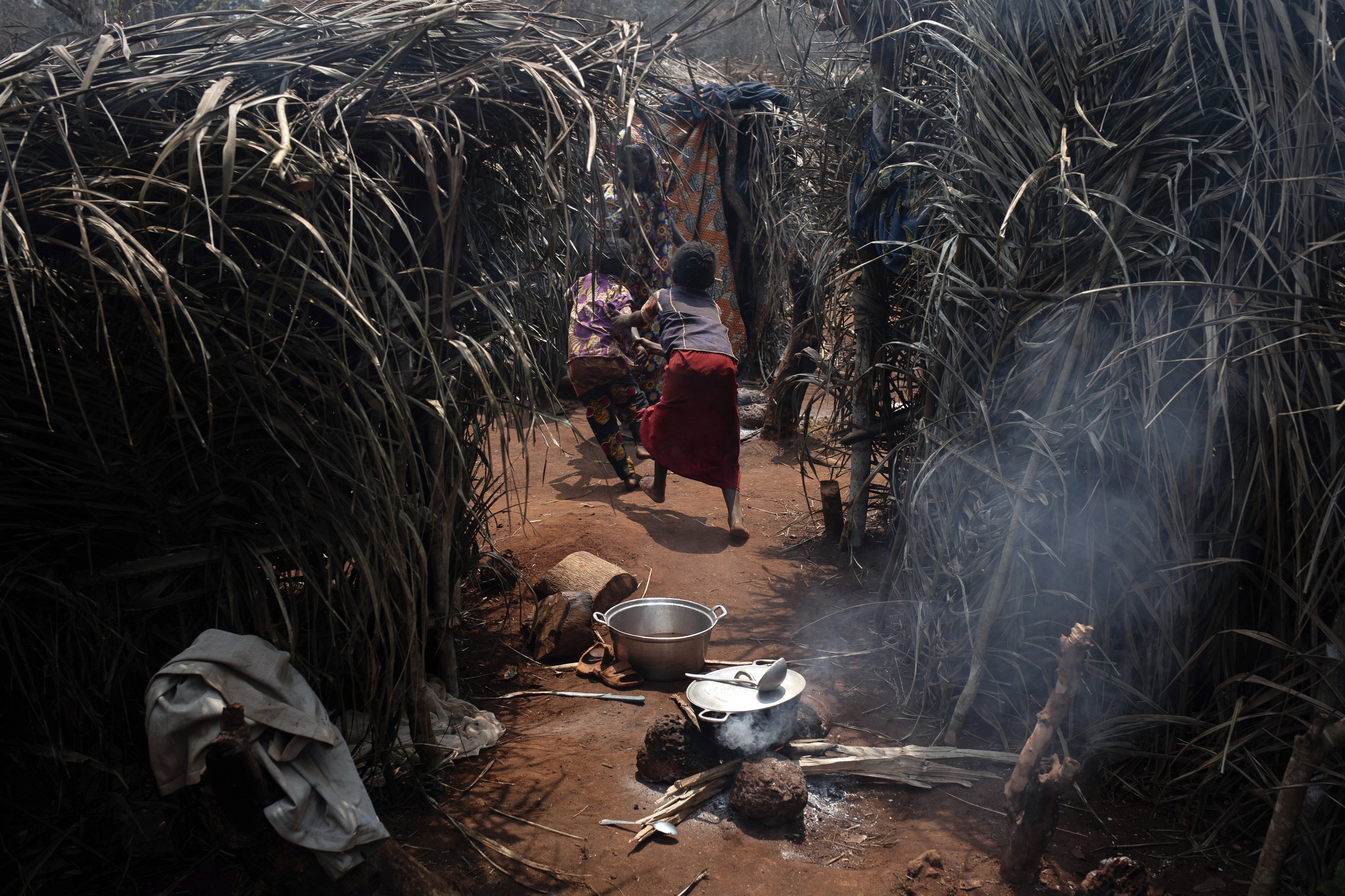 Thousands flee rebel violence in Central African Republic | AP News