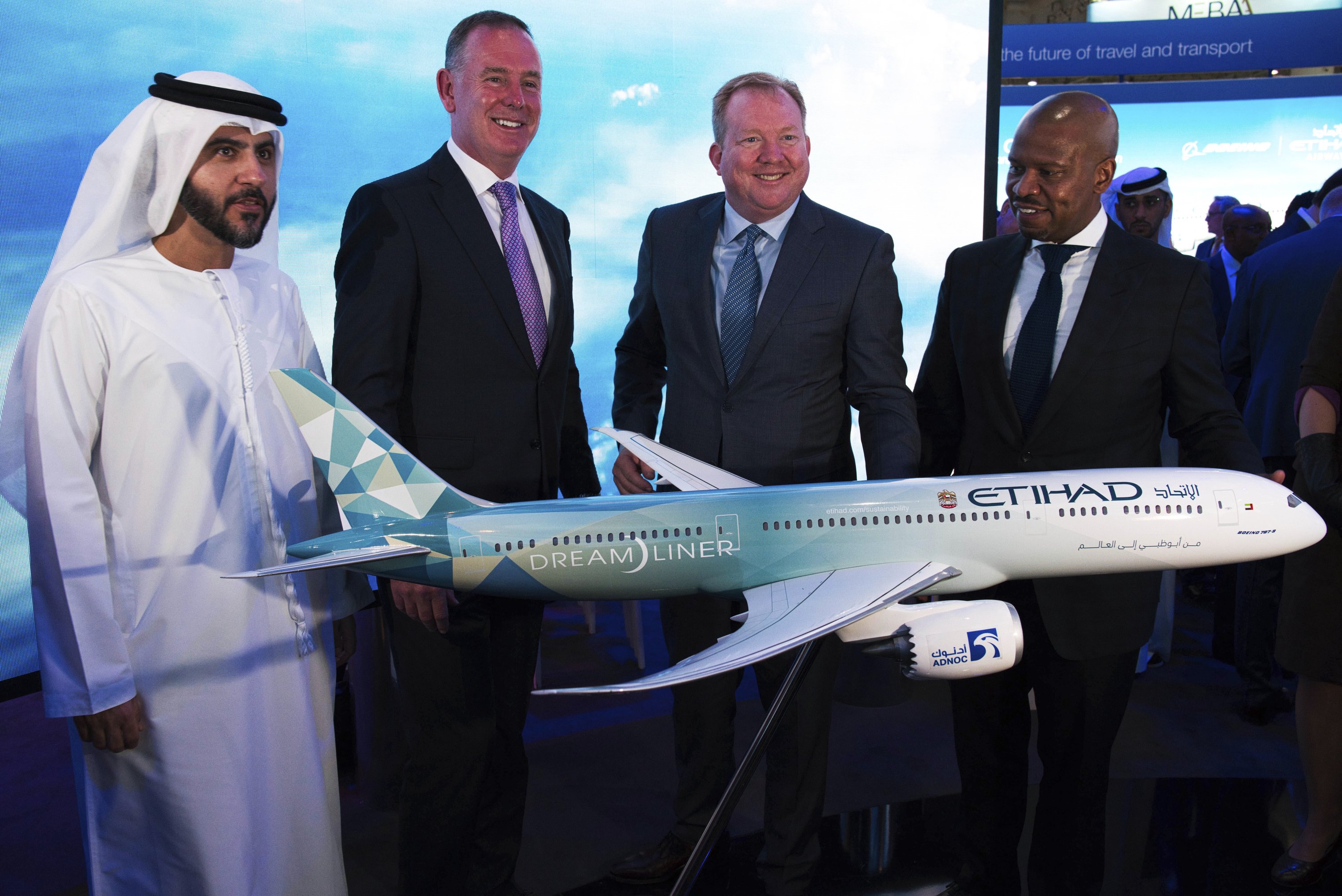 Emirates anuncia pedido a Airbus de 16.000 millones dólares | AP News
