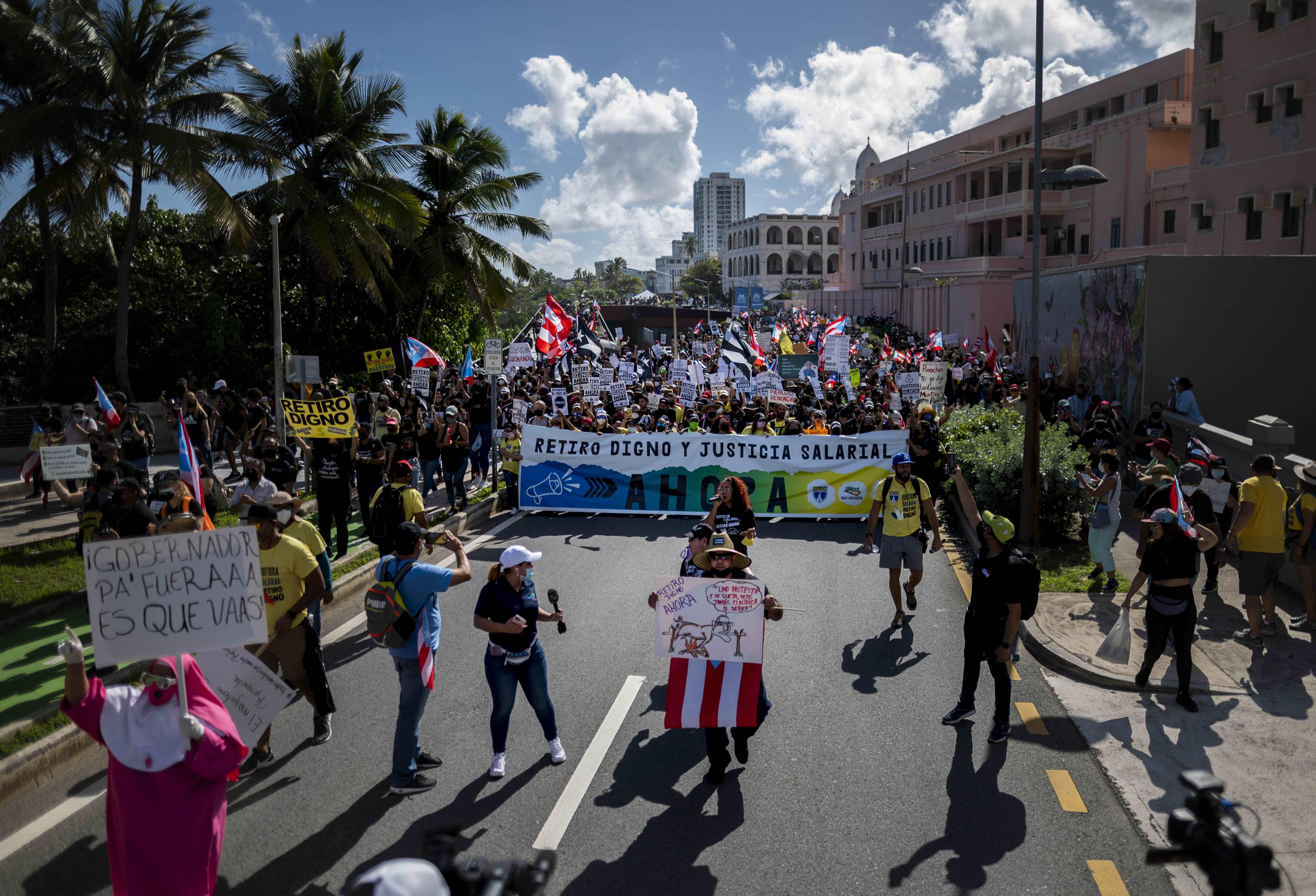 Crecen las protestas por mejoras salariales en Puerto Rico | AP News