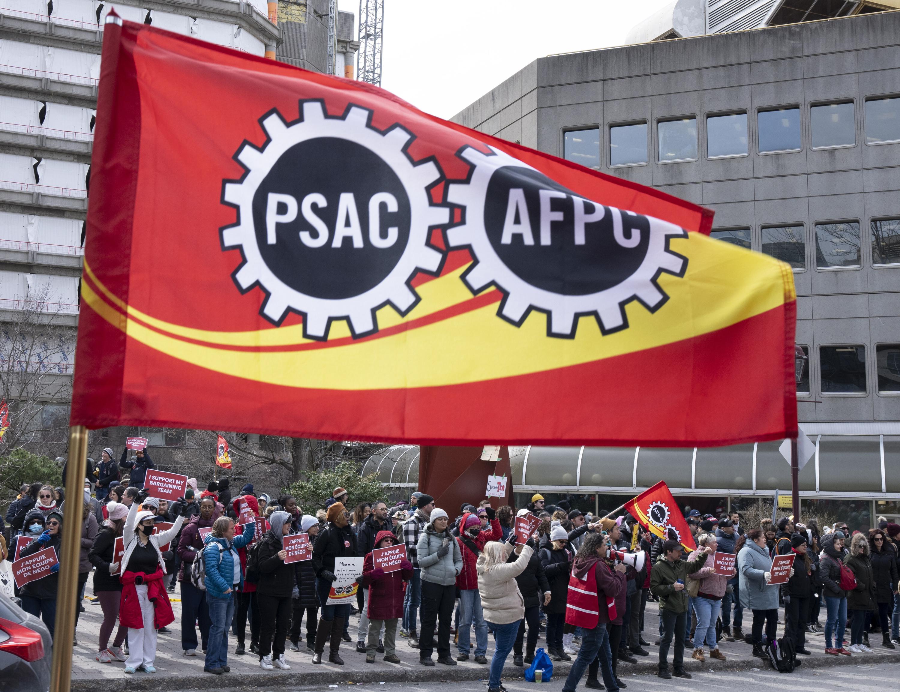 Canada makes new contract offer to striking public workers | AP News
