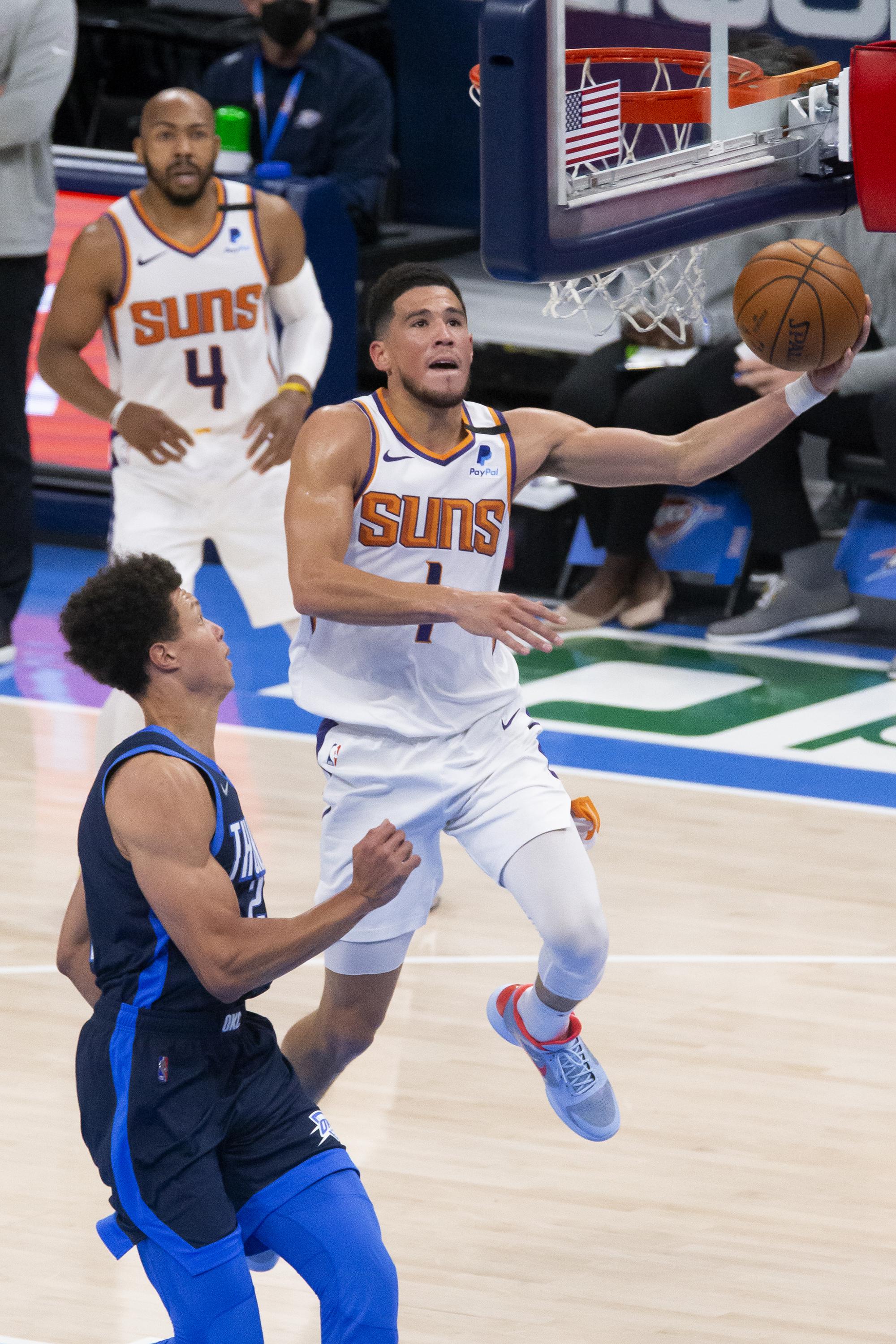Booker brilla en victoria de Suns sobre el Thunder | AP News
