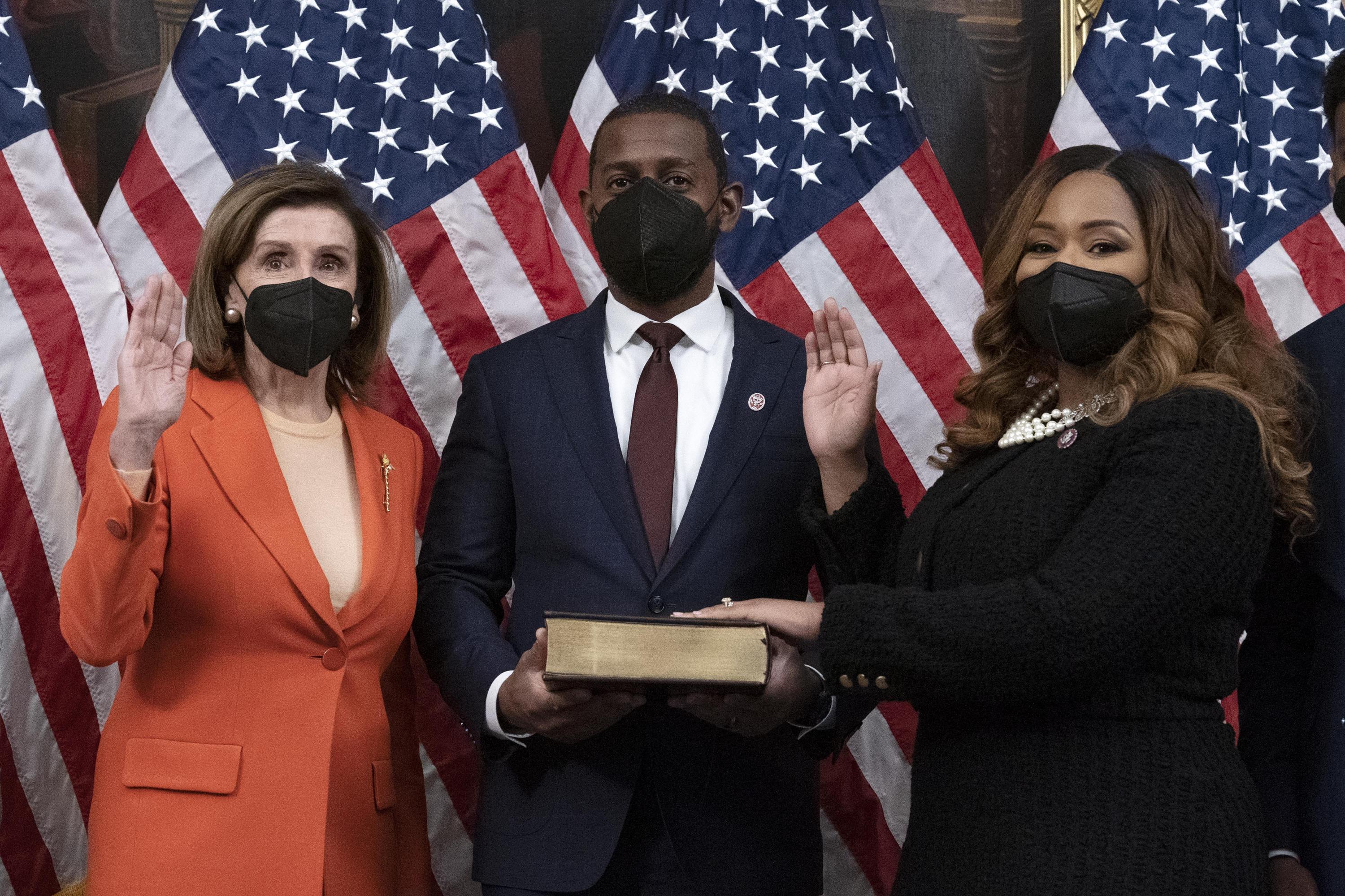 Florida Democrat sworn in as newest member of House | AP News