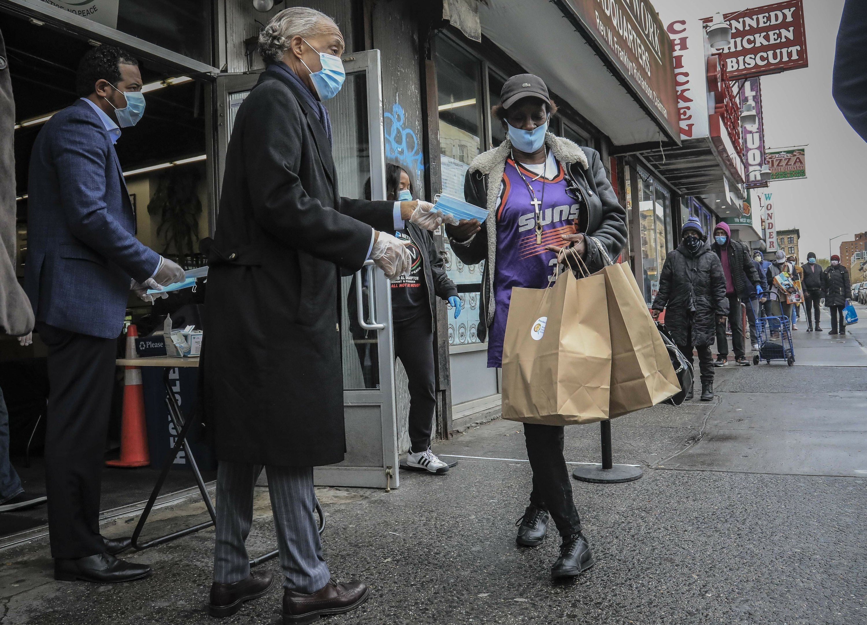 Cifras revelan desigualdad racial en EEUU ante la pandemia | AP News