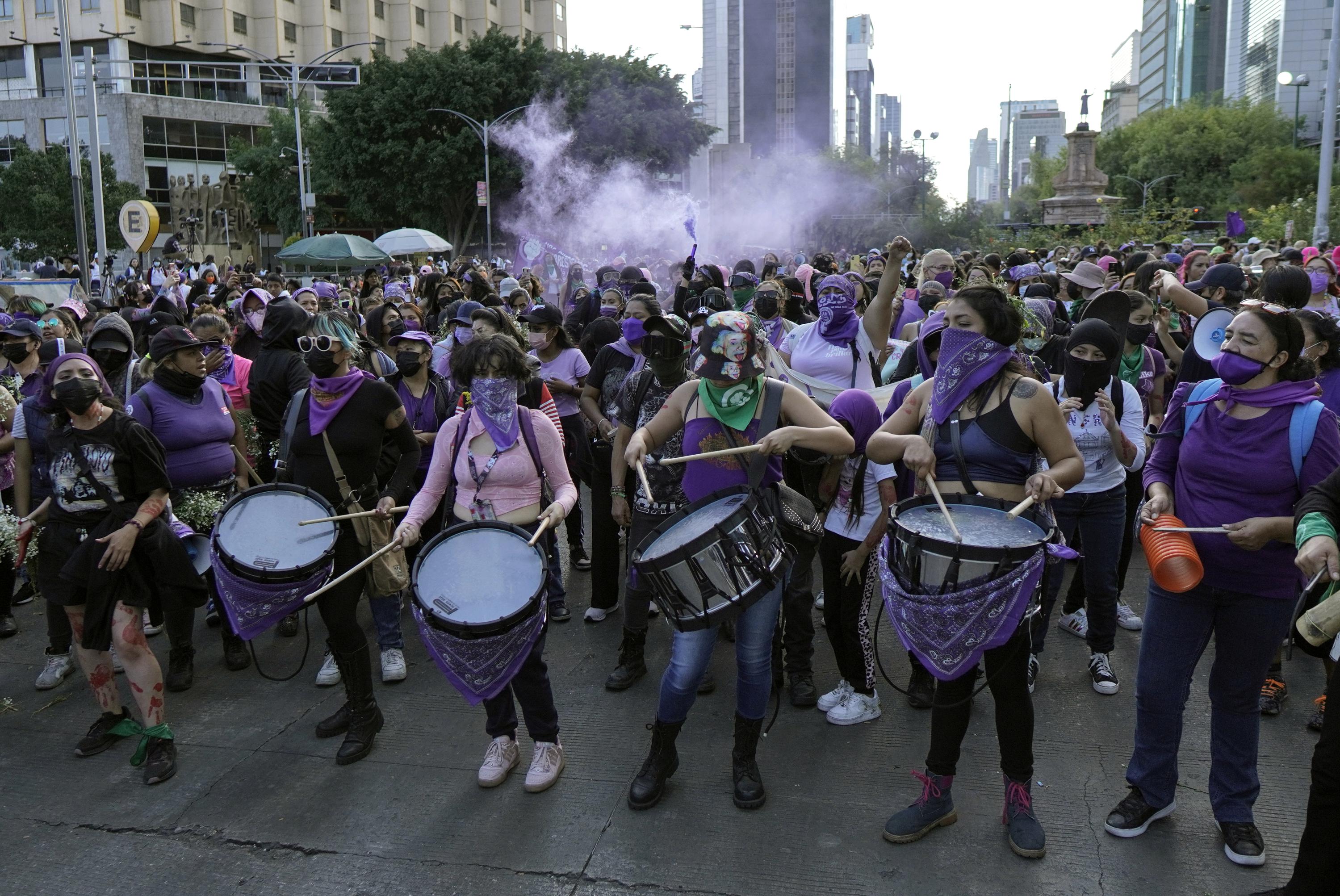 Protestas contra violencia hacia la mujer en América Latina | AP News