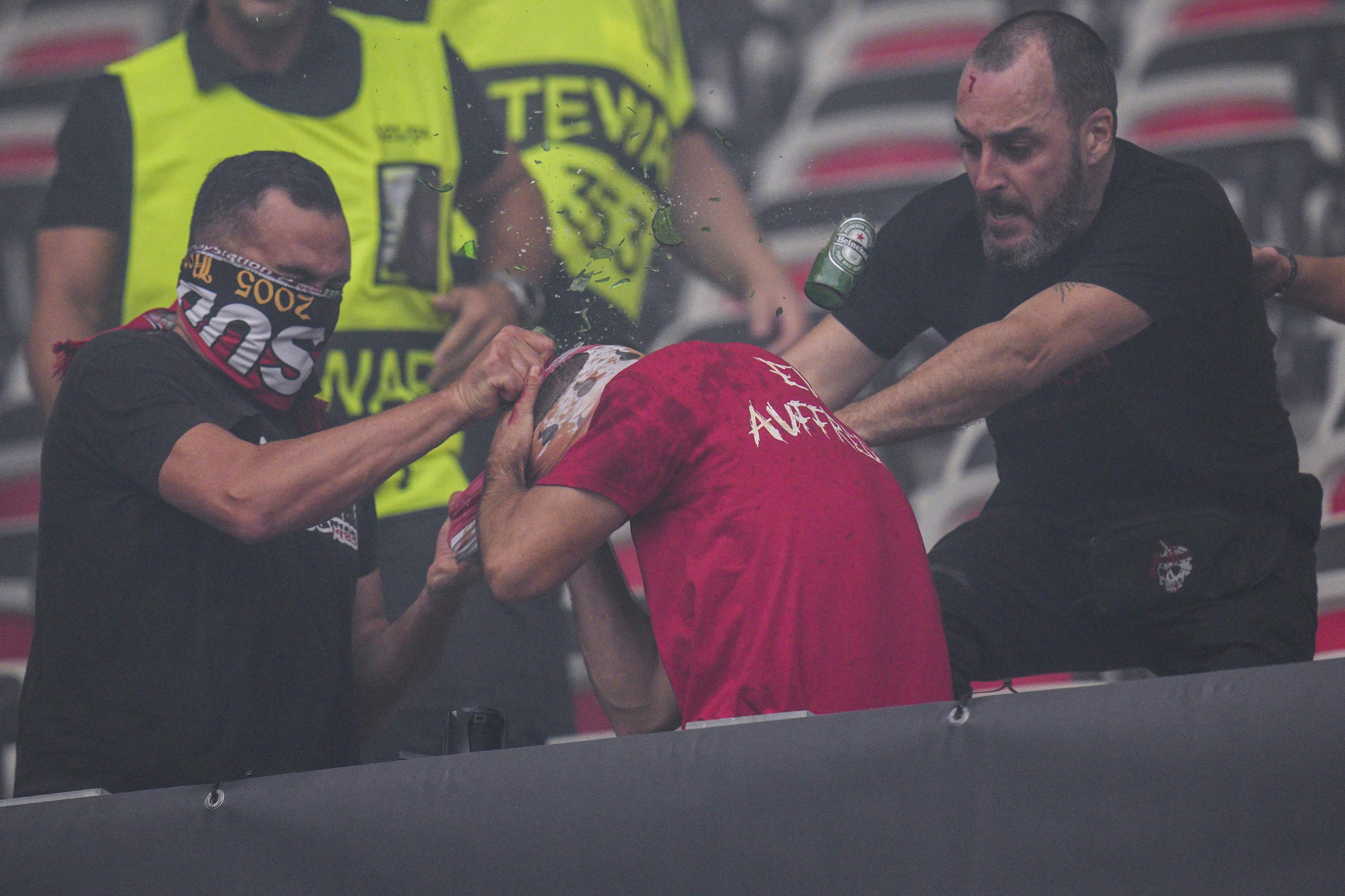 PSG guarda distancia con hooligans vinculados a riña en Niza | AP News