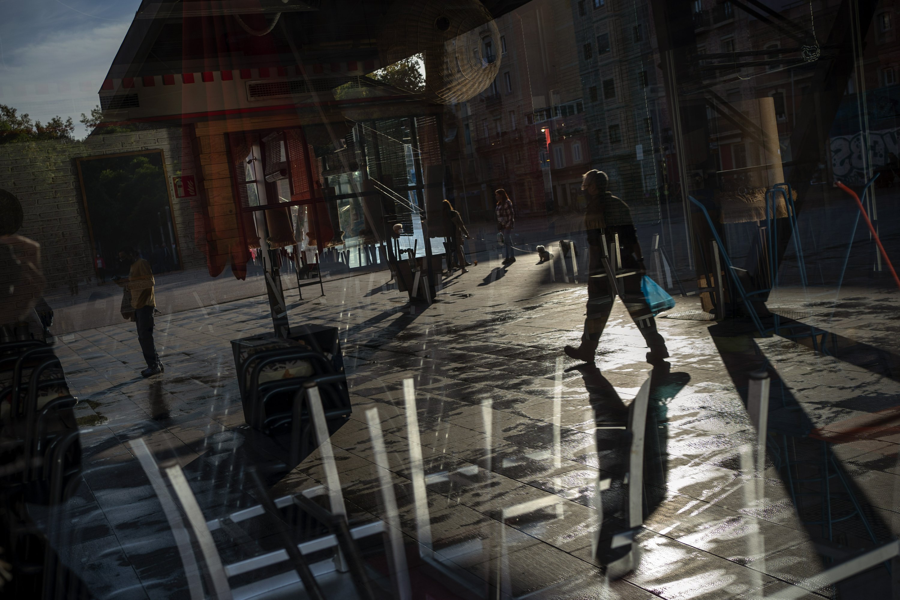 Spain PM appeals for public unity, sacrifice in virus fight