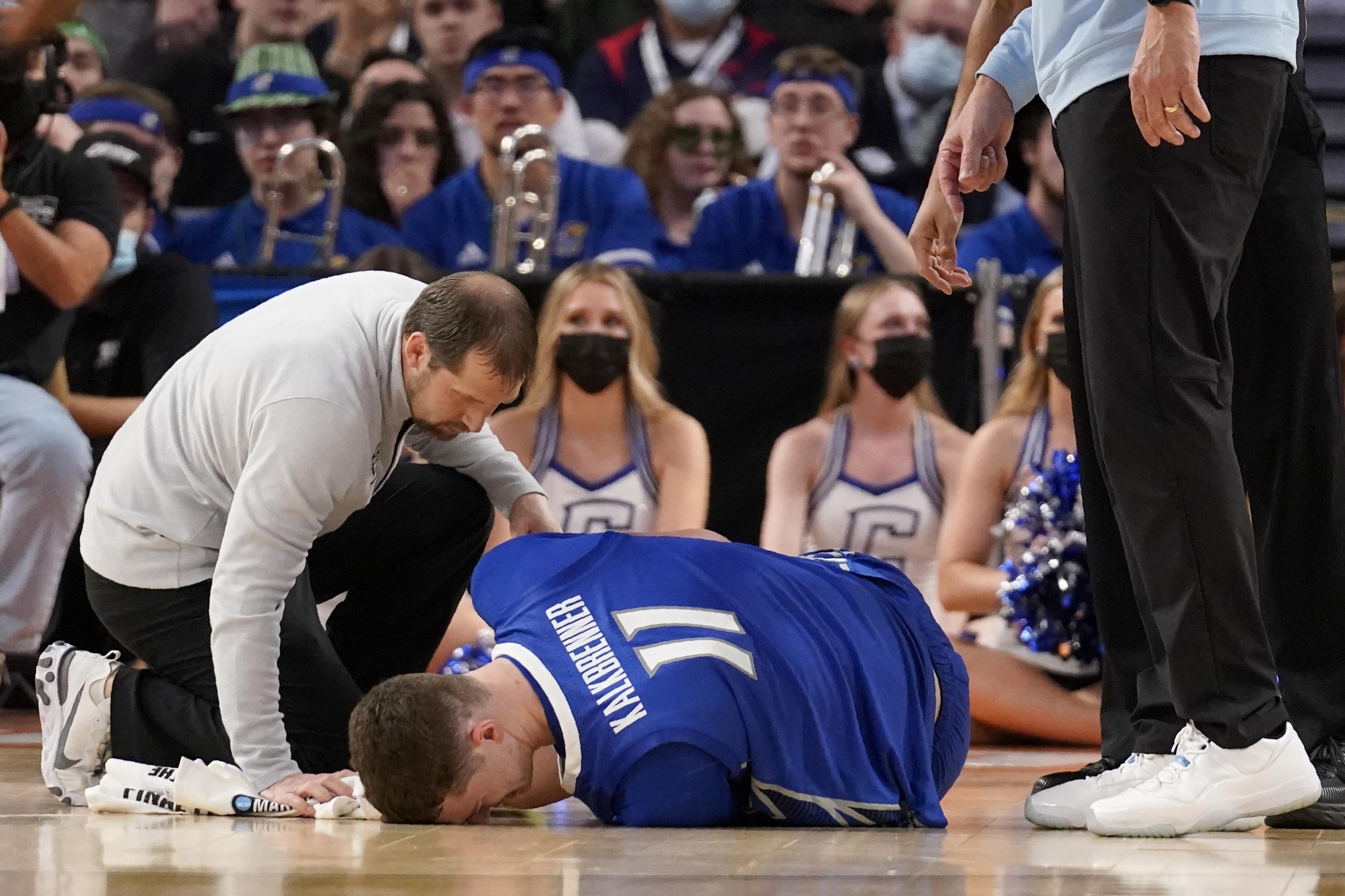 Creighton center out after knee injury in 1st-round victory | AP News