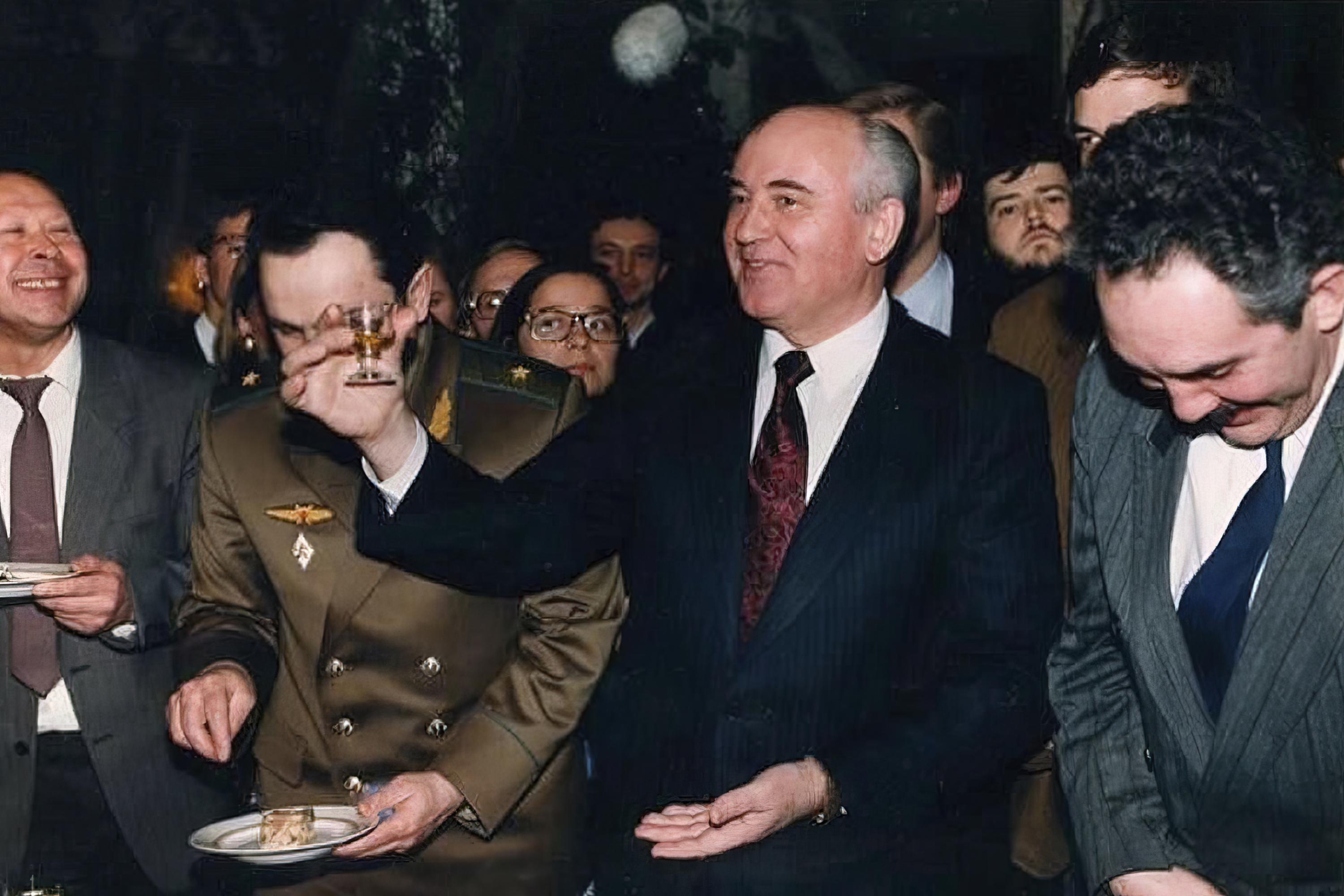 Covering Gorbachev: AP remembers his wit, wisdom, warmth | AP News