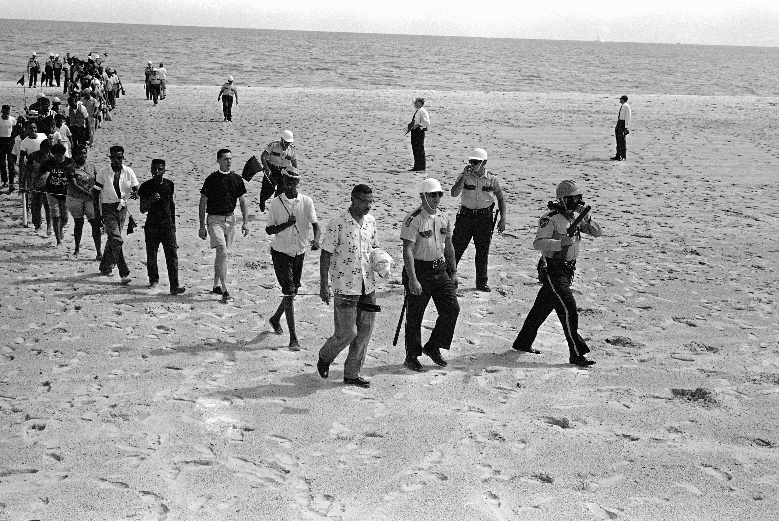 Mississippi commemorates wade-ins that integrated beaches | AP News