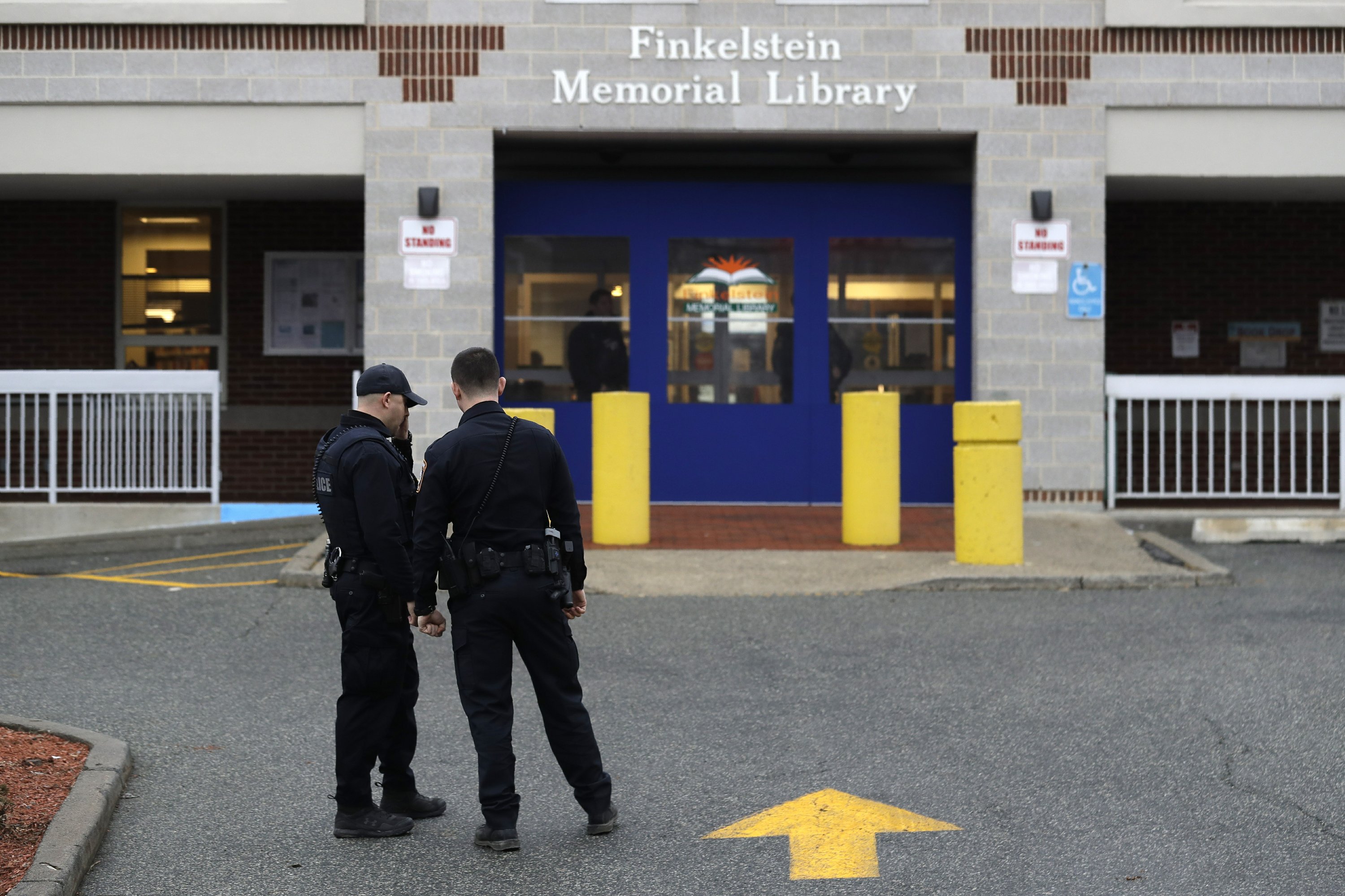 Security guard fatally stabbed at library in suburban NY | AP News