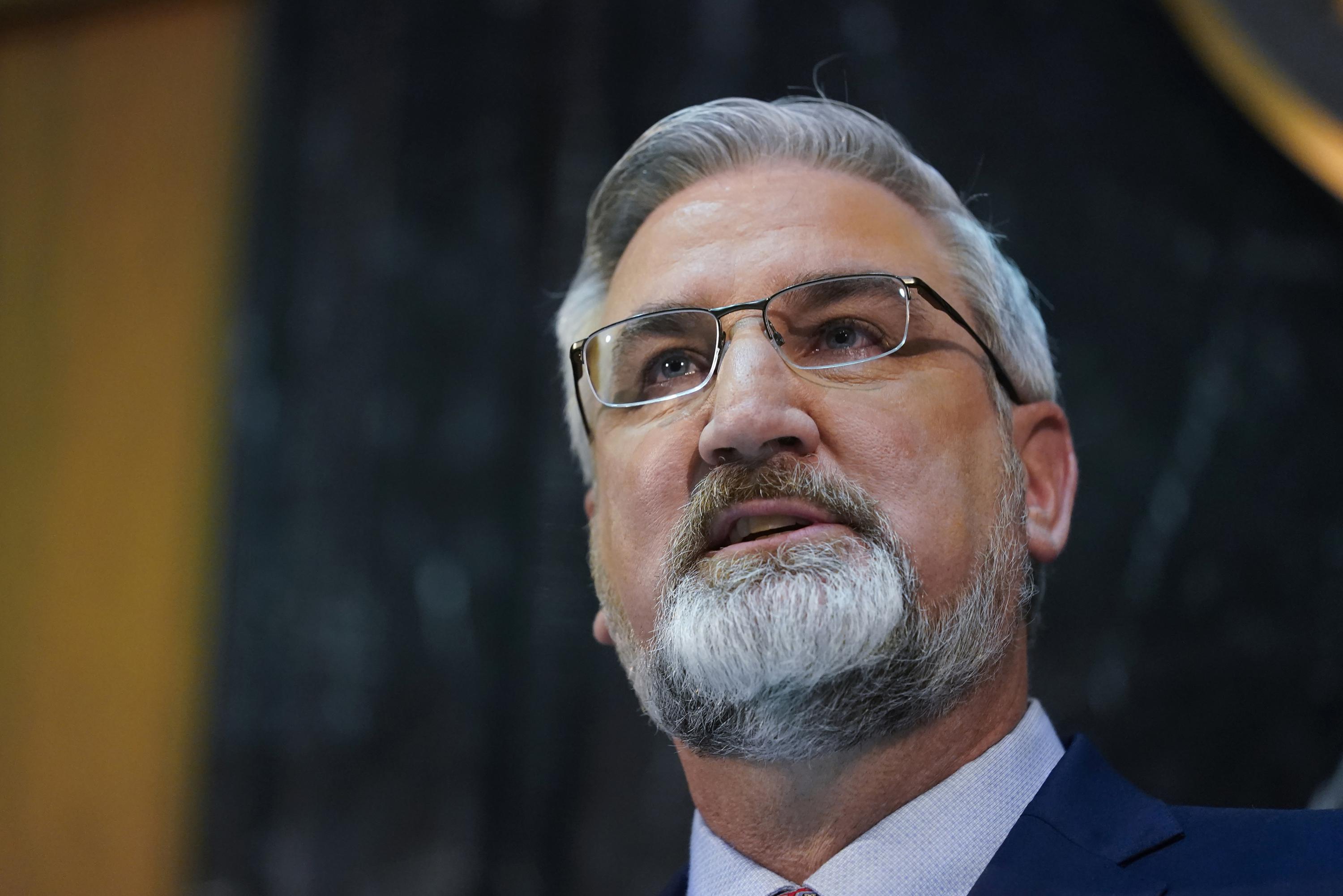 Gobernador de Indiana se reúne con la presidenta de Taiwán | AP News