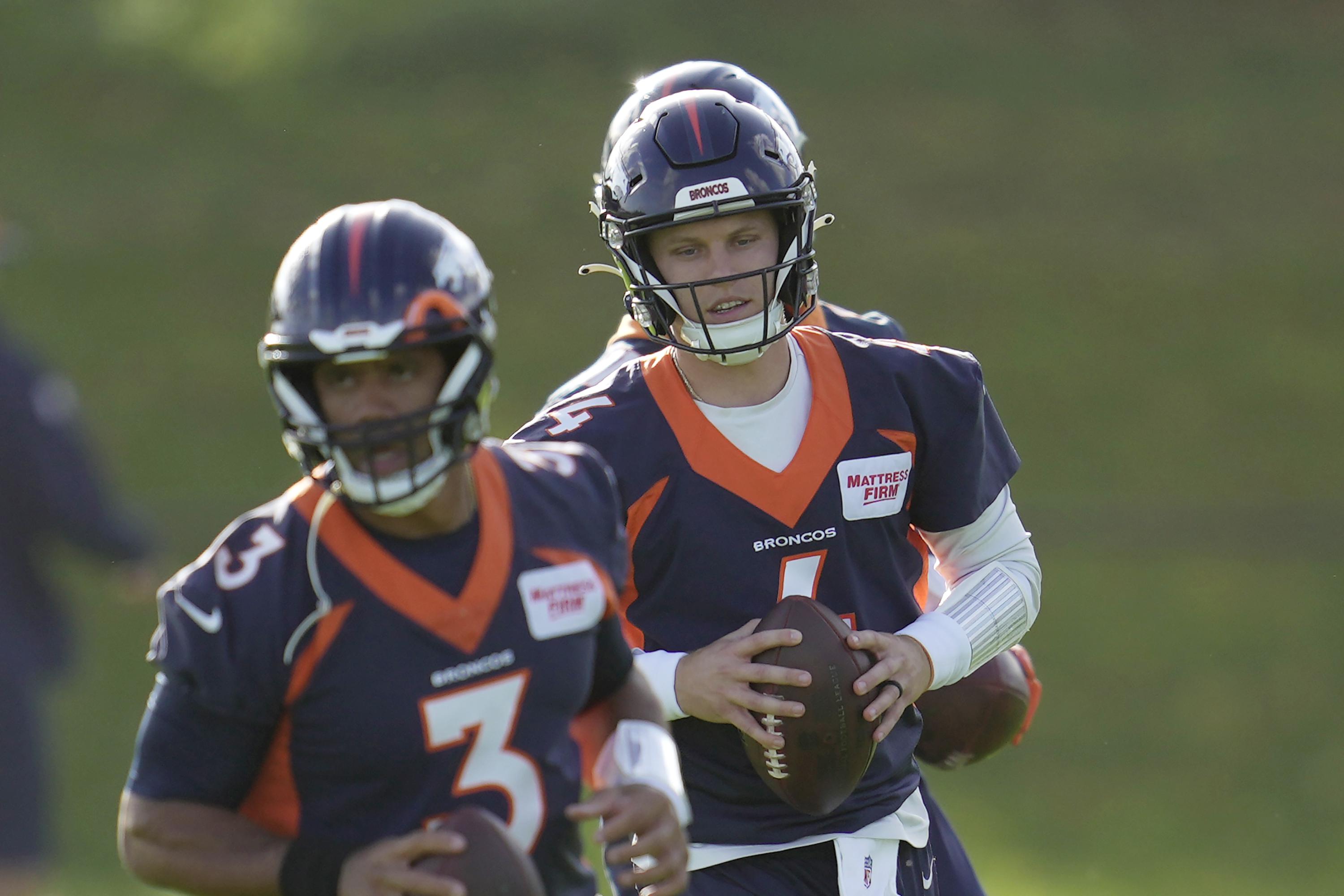 Wilson será titular con Denver ante los Jaguars en Londres | AP News