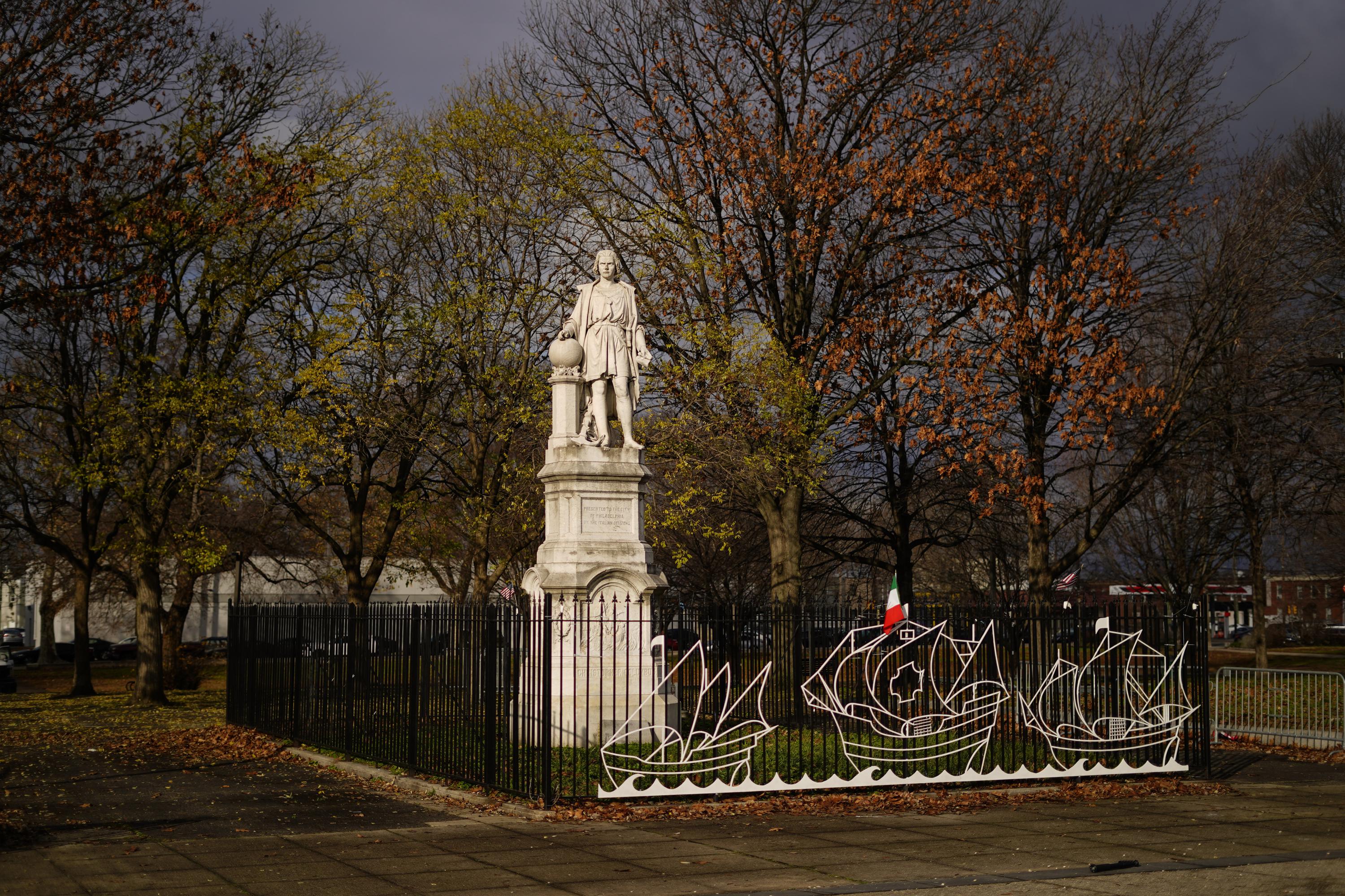 Crews remove box covering Columbus statue in Philadelphia | AP News