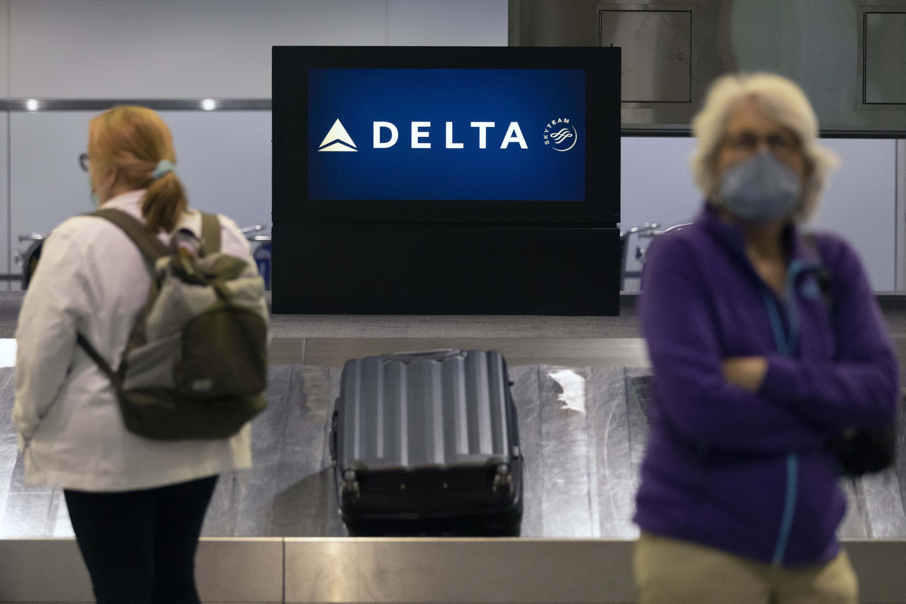 Delta posts $1.2 billion Q3 profit, touts holiday bookings | AP News