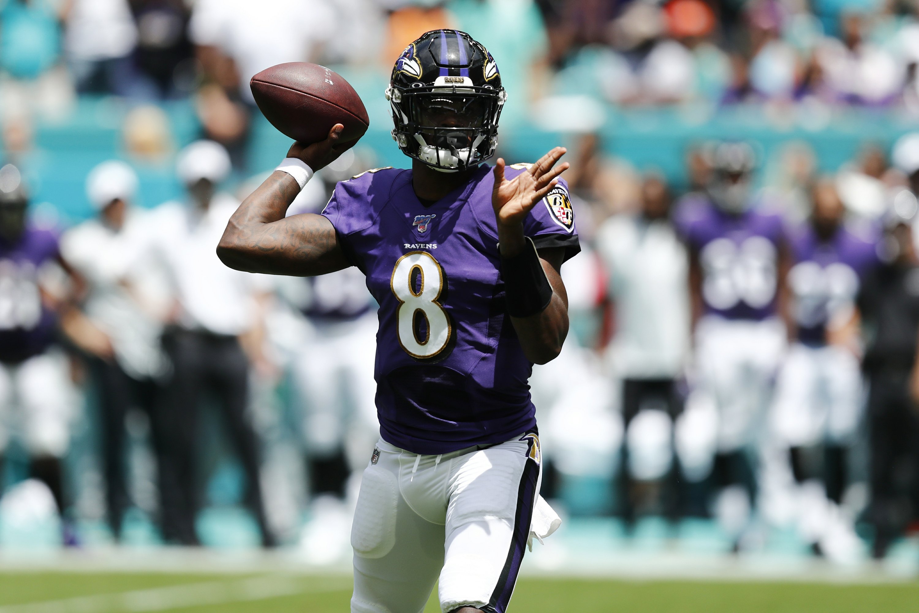 Jackson completa 5 pases de anotación; Ravens ganan | AP News