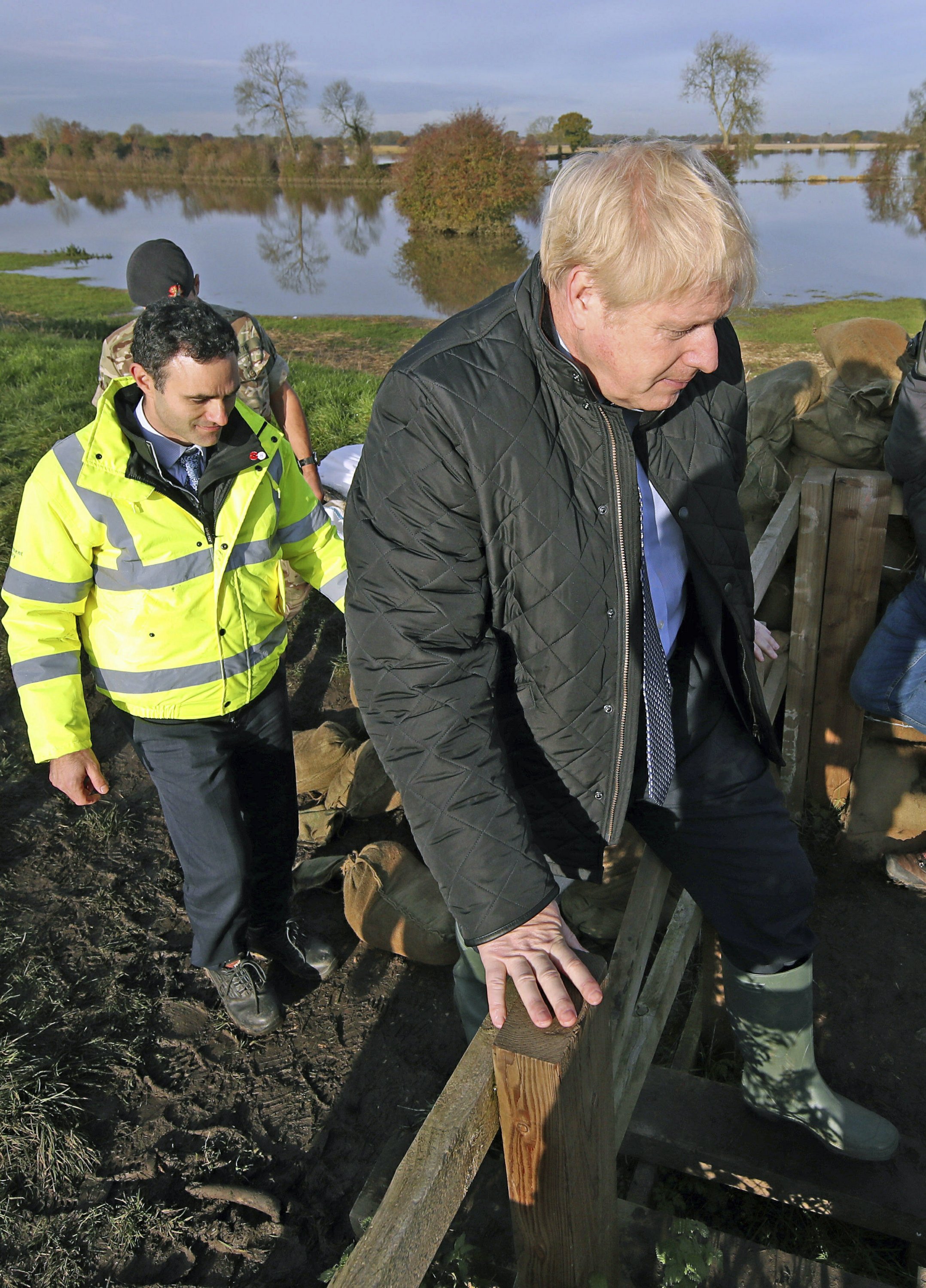 Former Conservative minister urges UK to reject the party | AP News