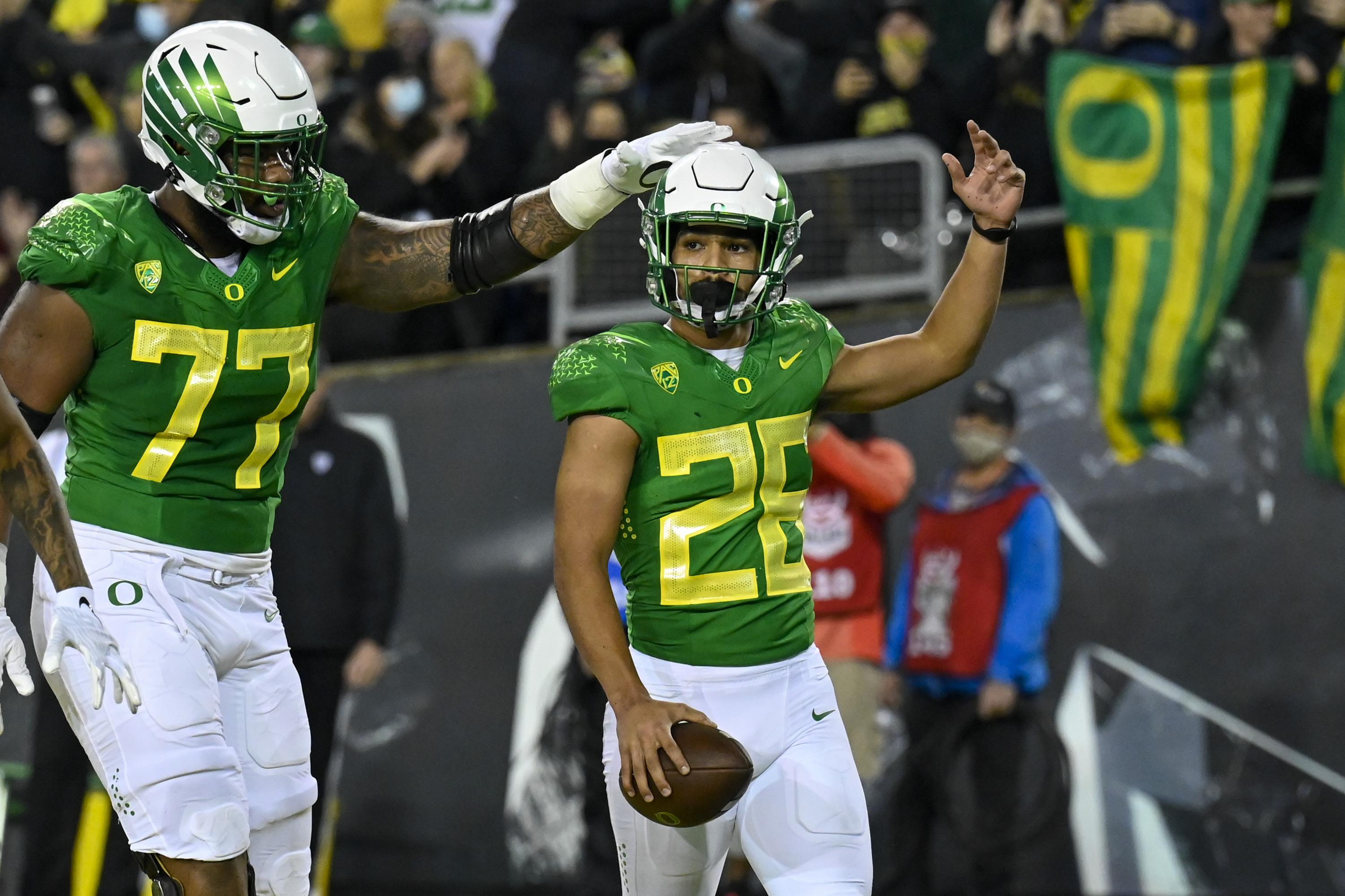 No. 5 Oregon downs Washington State 38-24 with big 2nd half | AP News