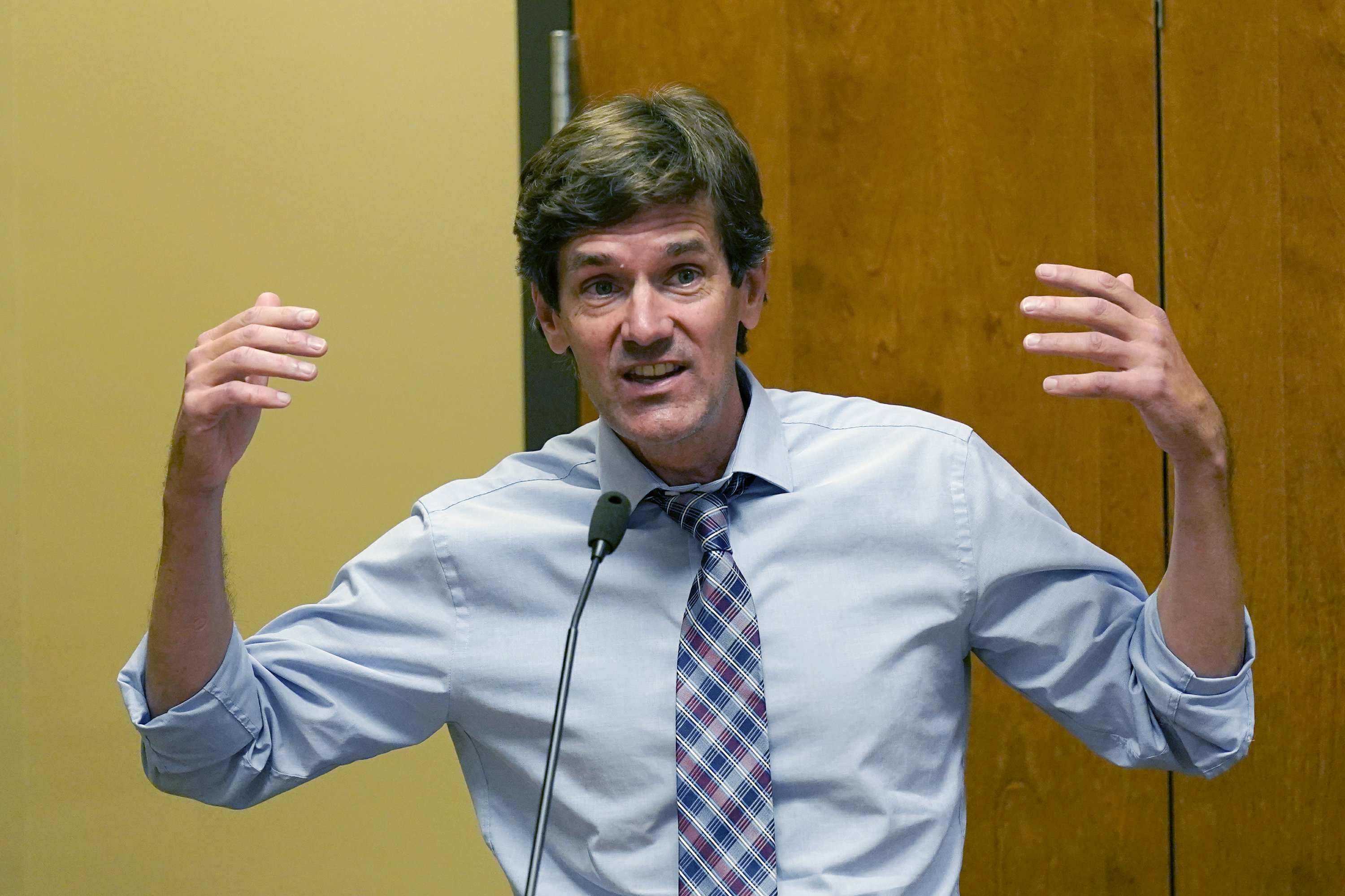 Gov. expands mask mandate to half of Mississippi counties | AP News