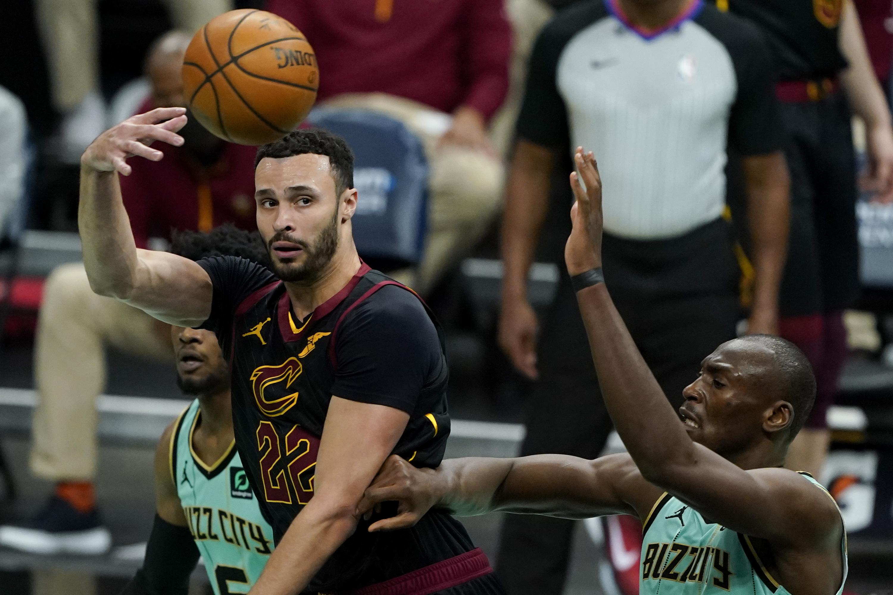 Cavs' Nance breaks thumb, 2 others concussed against Wizards