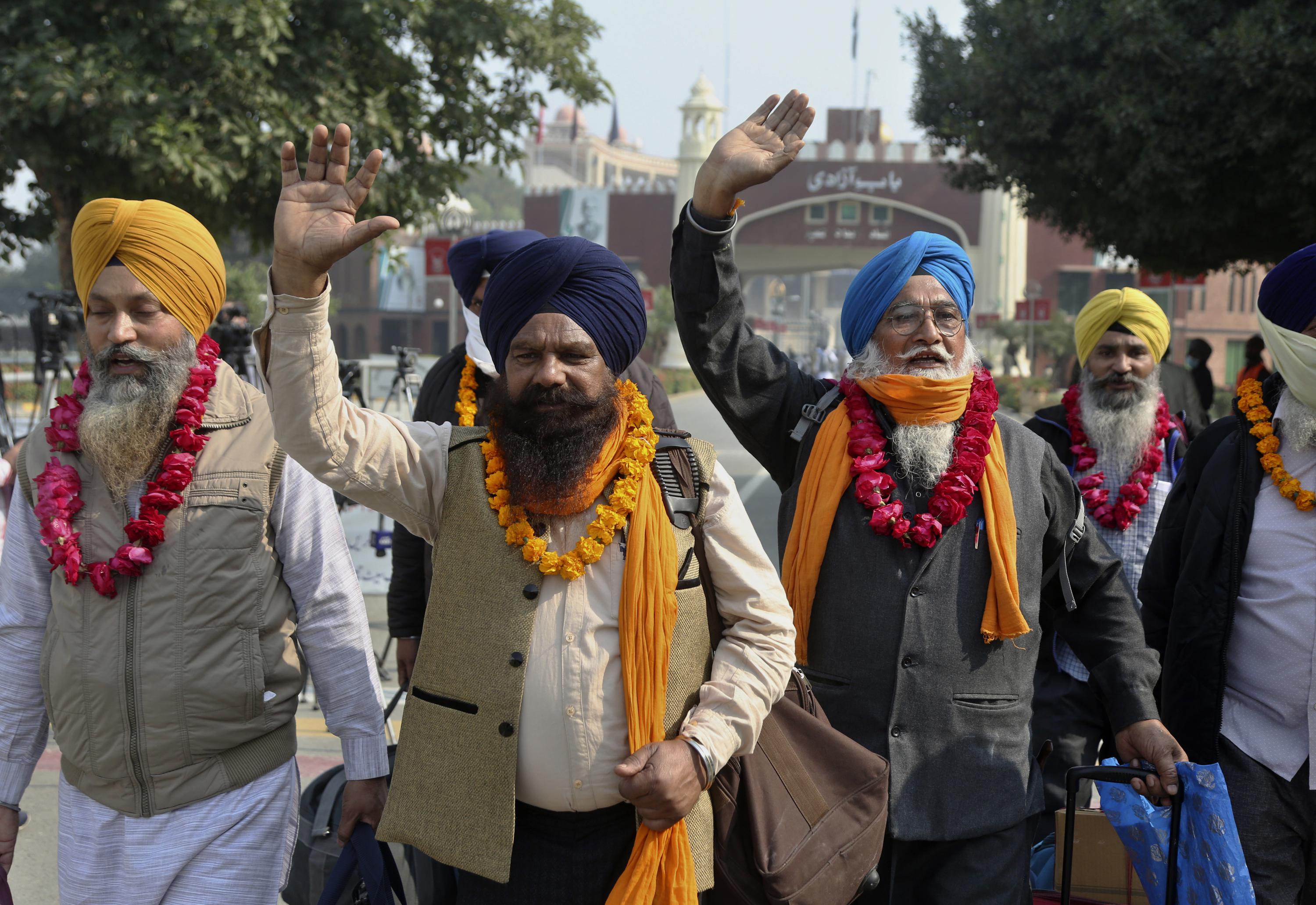 Sikhs arrive in Pakistan for annual religious festivities | AP News