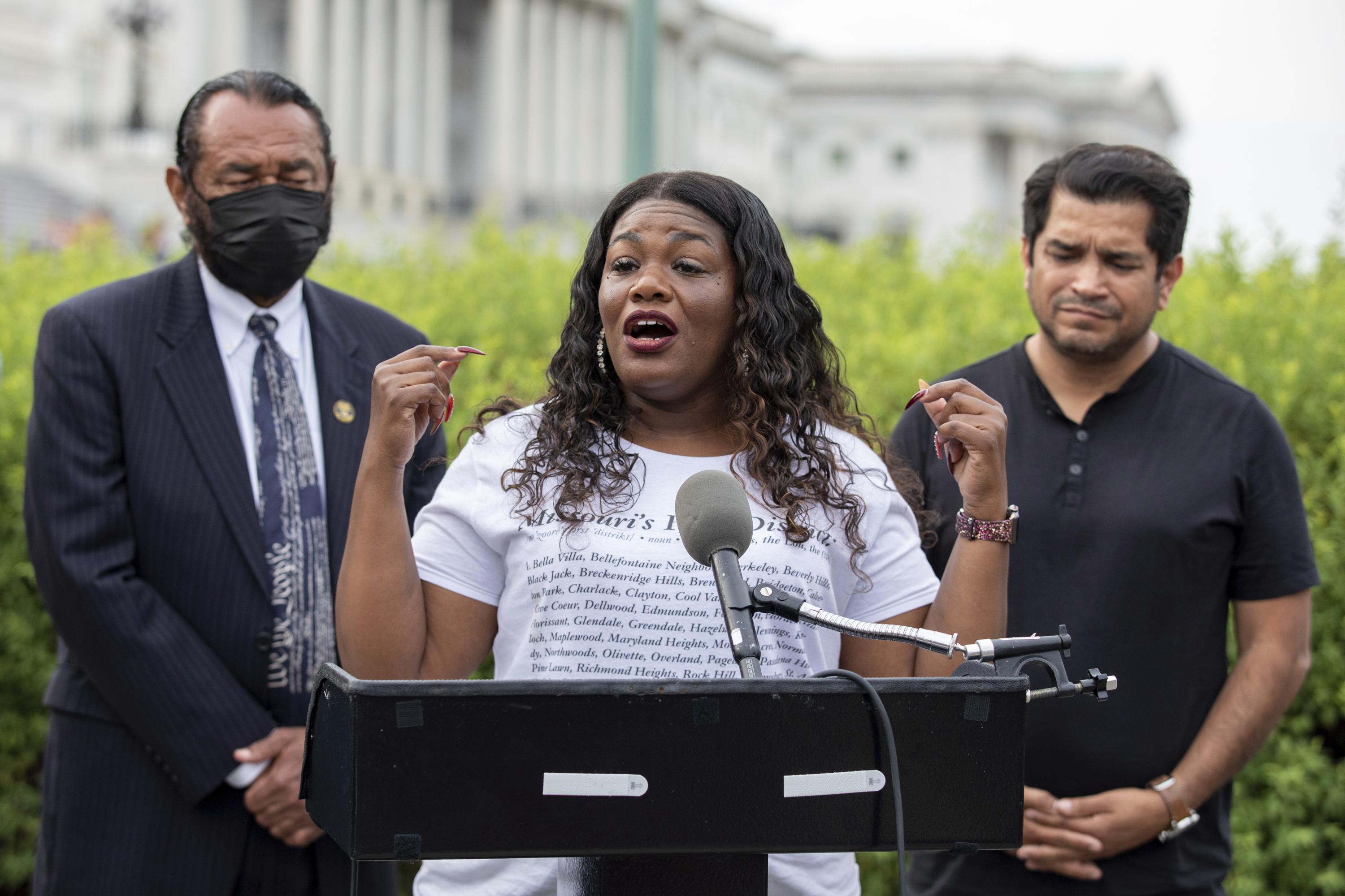 Lawmakers attempt to revive nationwide eviction moratorium | AP News